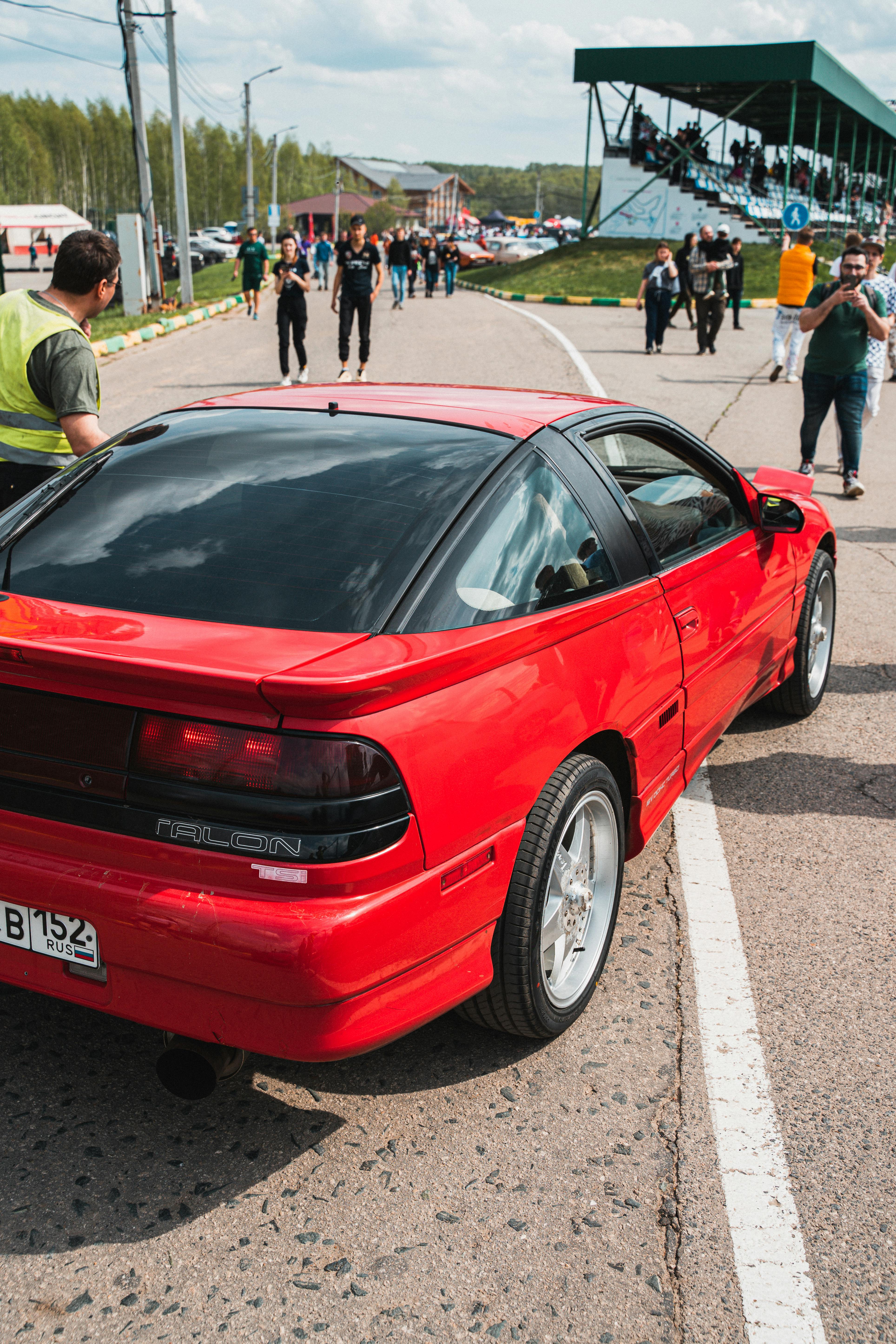 Red Eagle Talon · Free Stock Photo