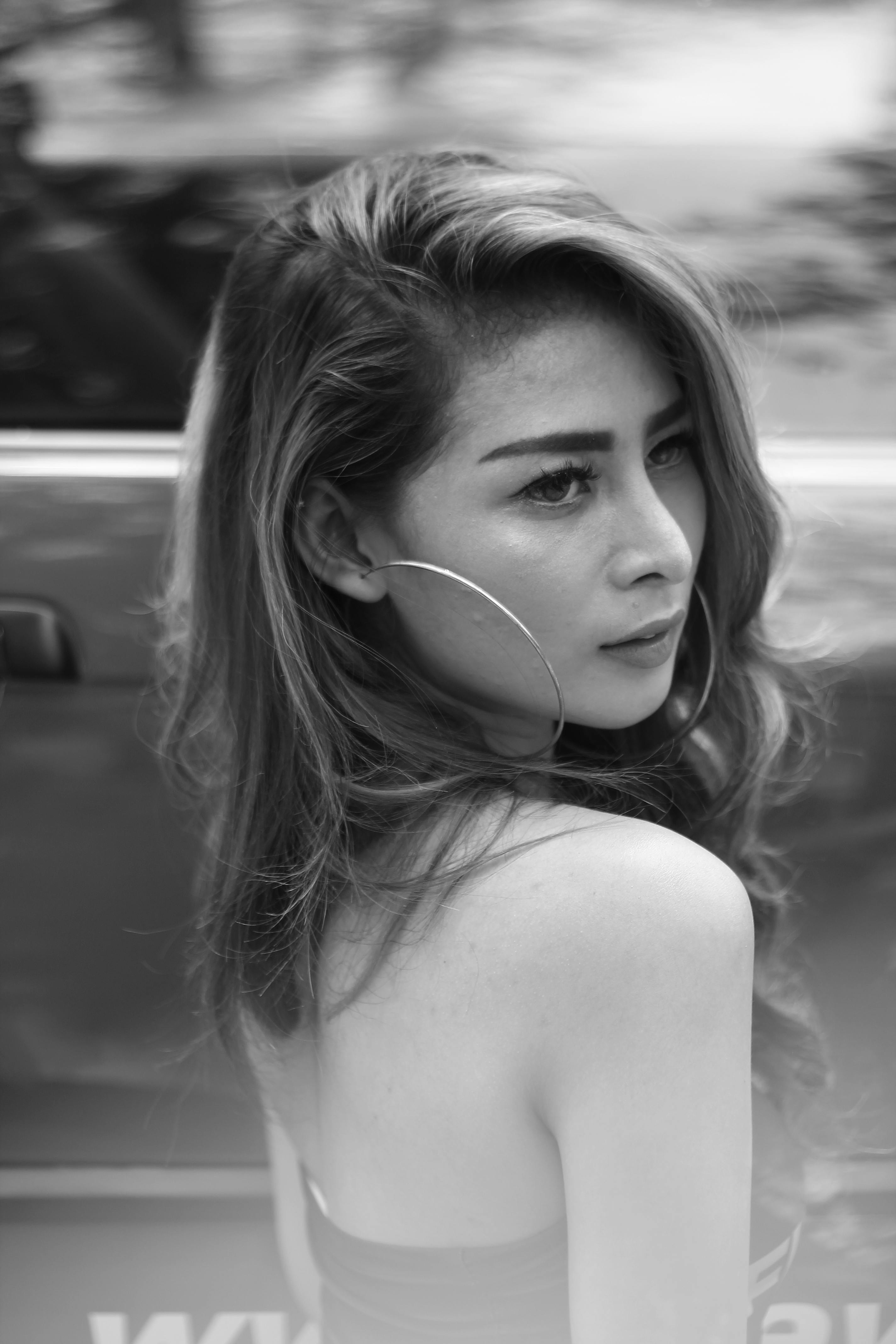 Woman Posing in Black and White · Free Stock Photo