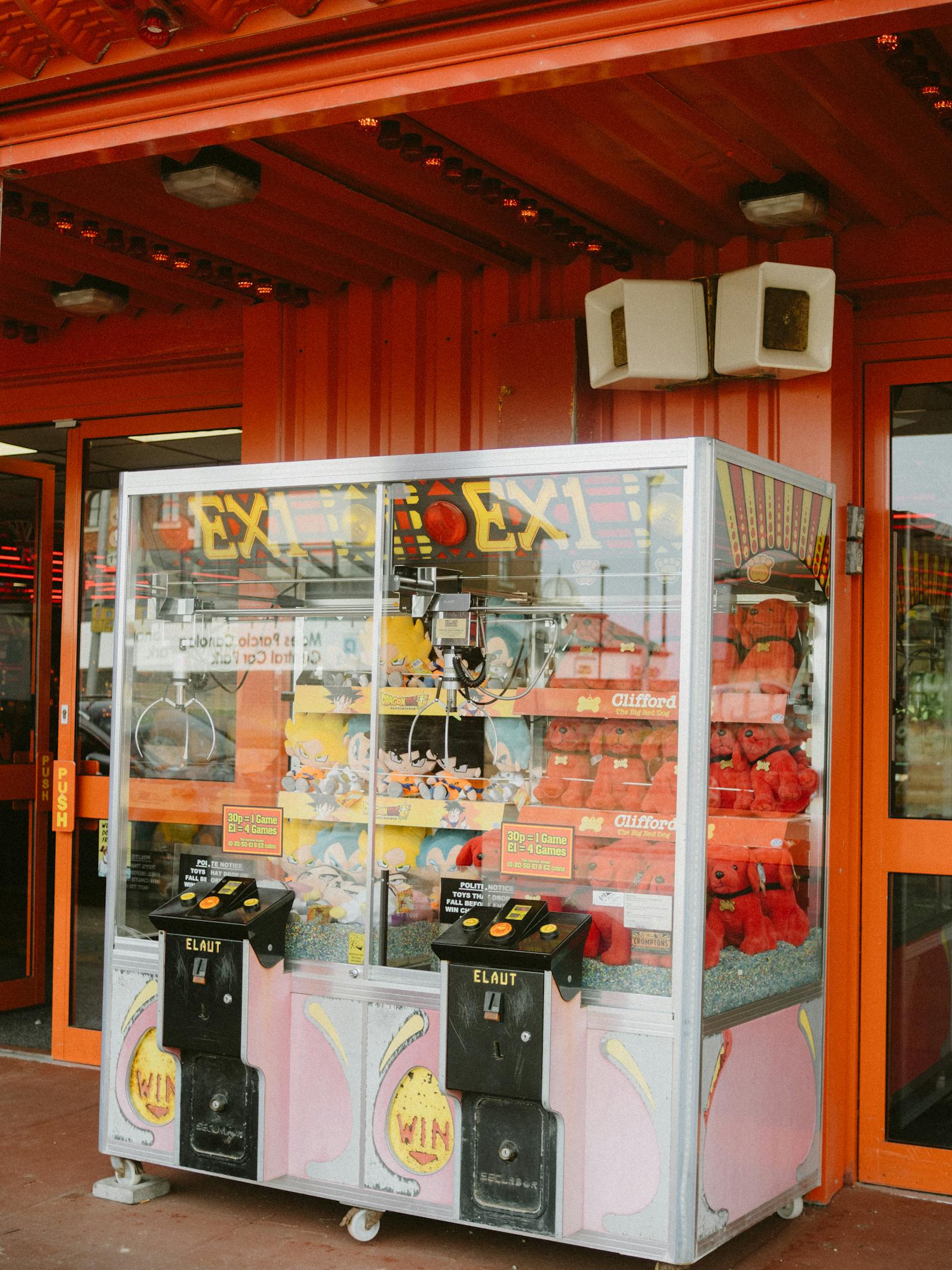 Claw Machine Photos, Download The BEST Free Claw Machine Stock Photos ...
