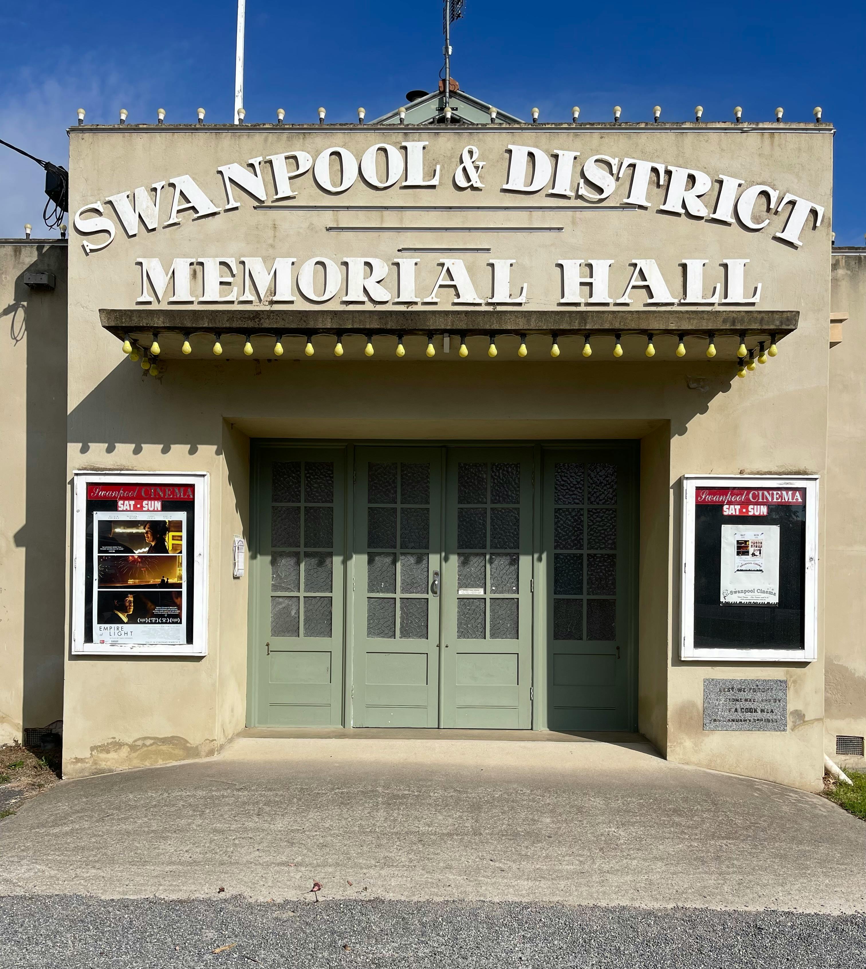 Entrance to Memorial Hall in Swanpool · Free Stock Photo