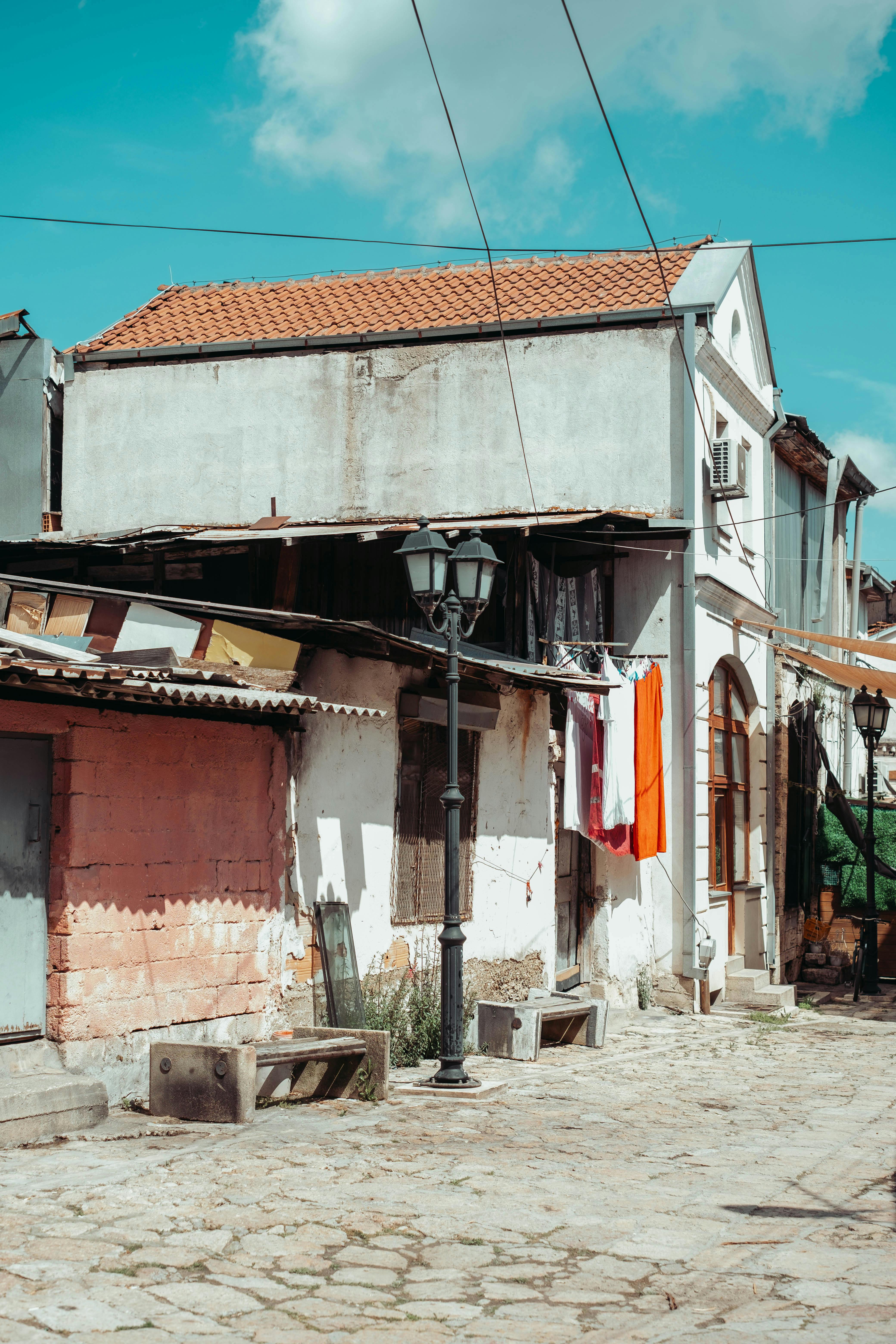 Neglected Town House · Free Stock Photo