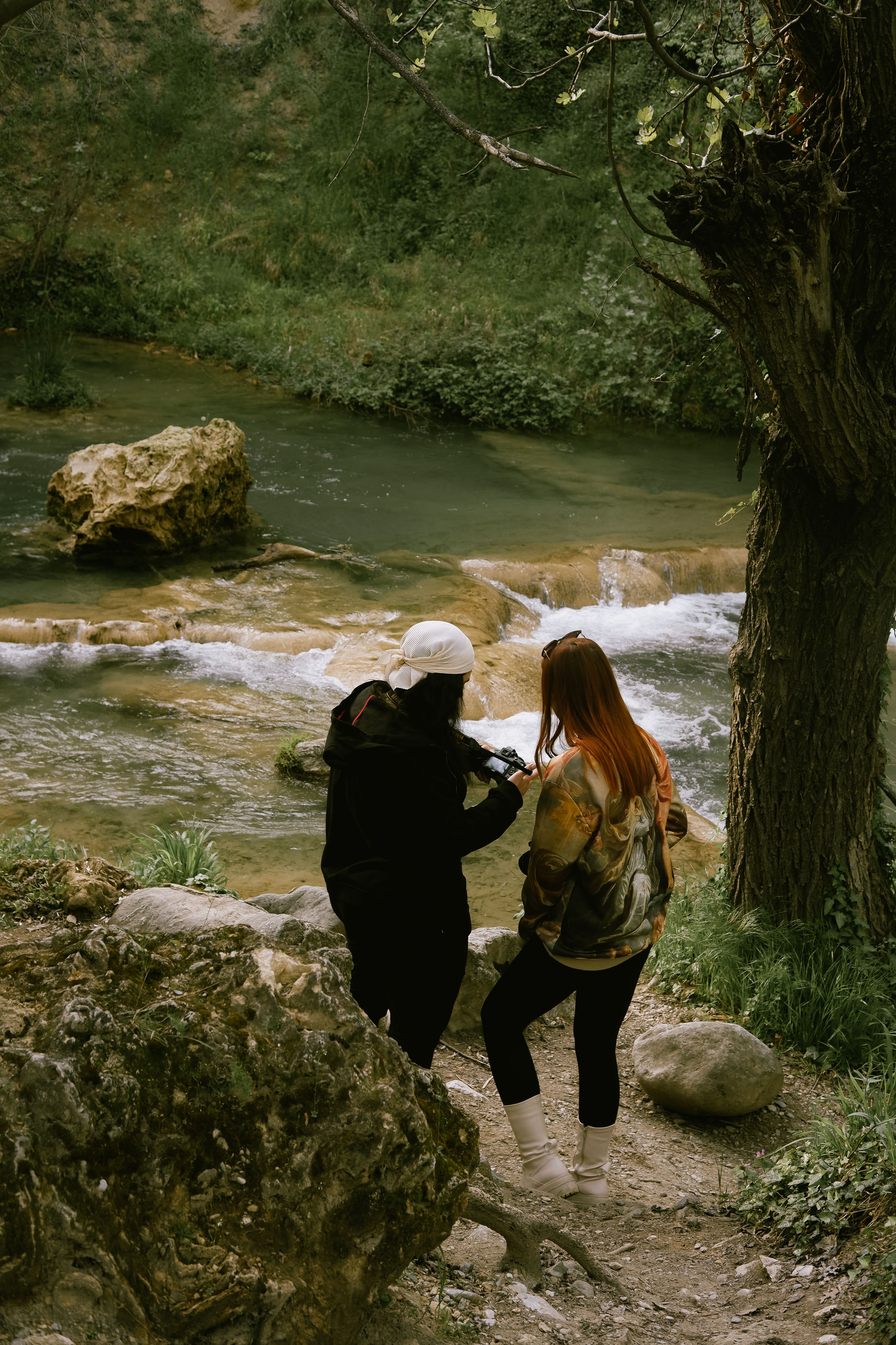 Back View of Two Girls on the Riverside · Free Stock Photo