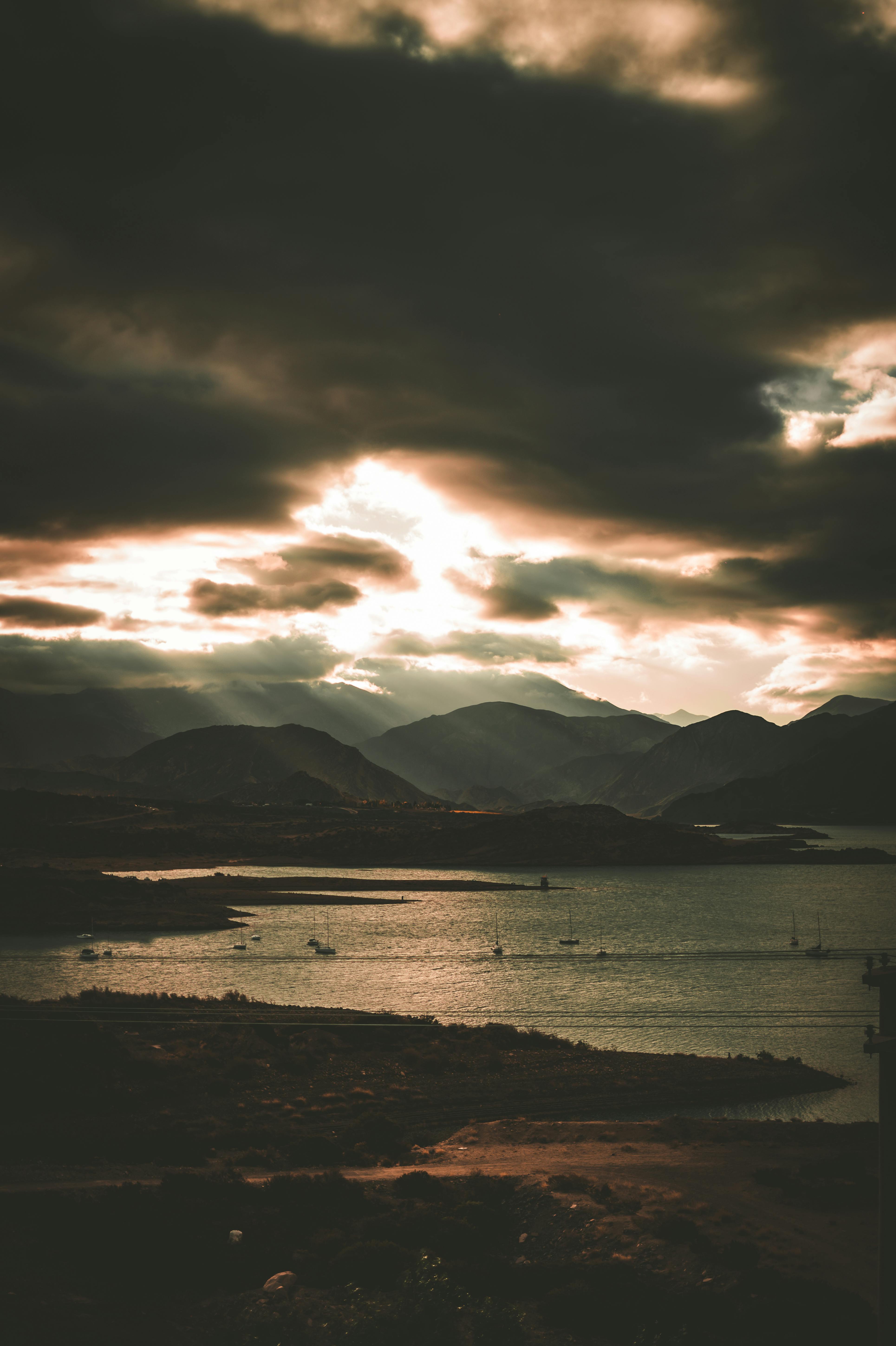 Light Shinning Photos, Download The BEST Free Light Shinning Stock ...