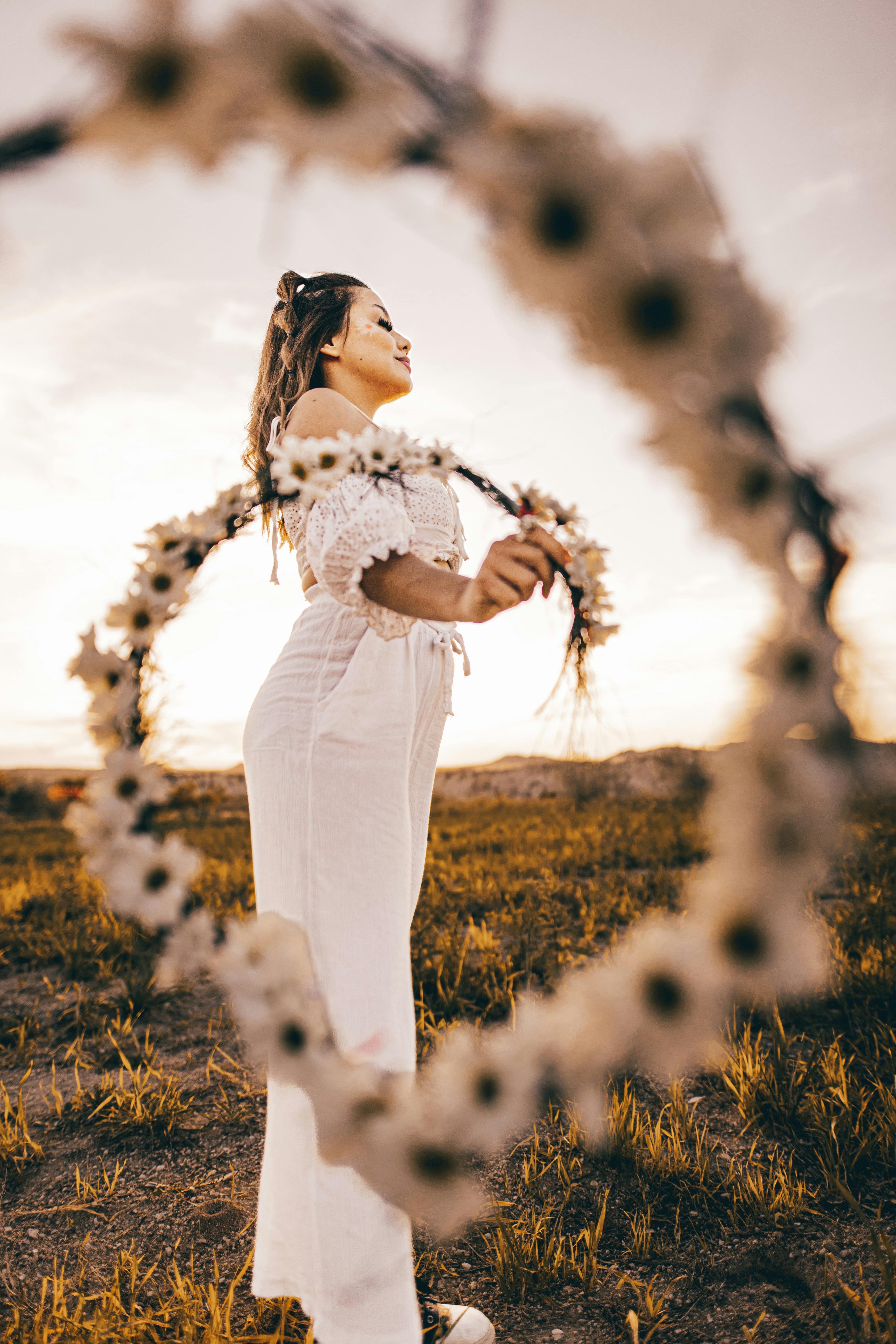 Worms Climbing on String · Free Stock Photo