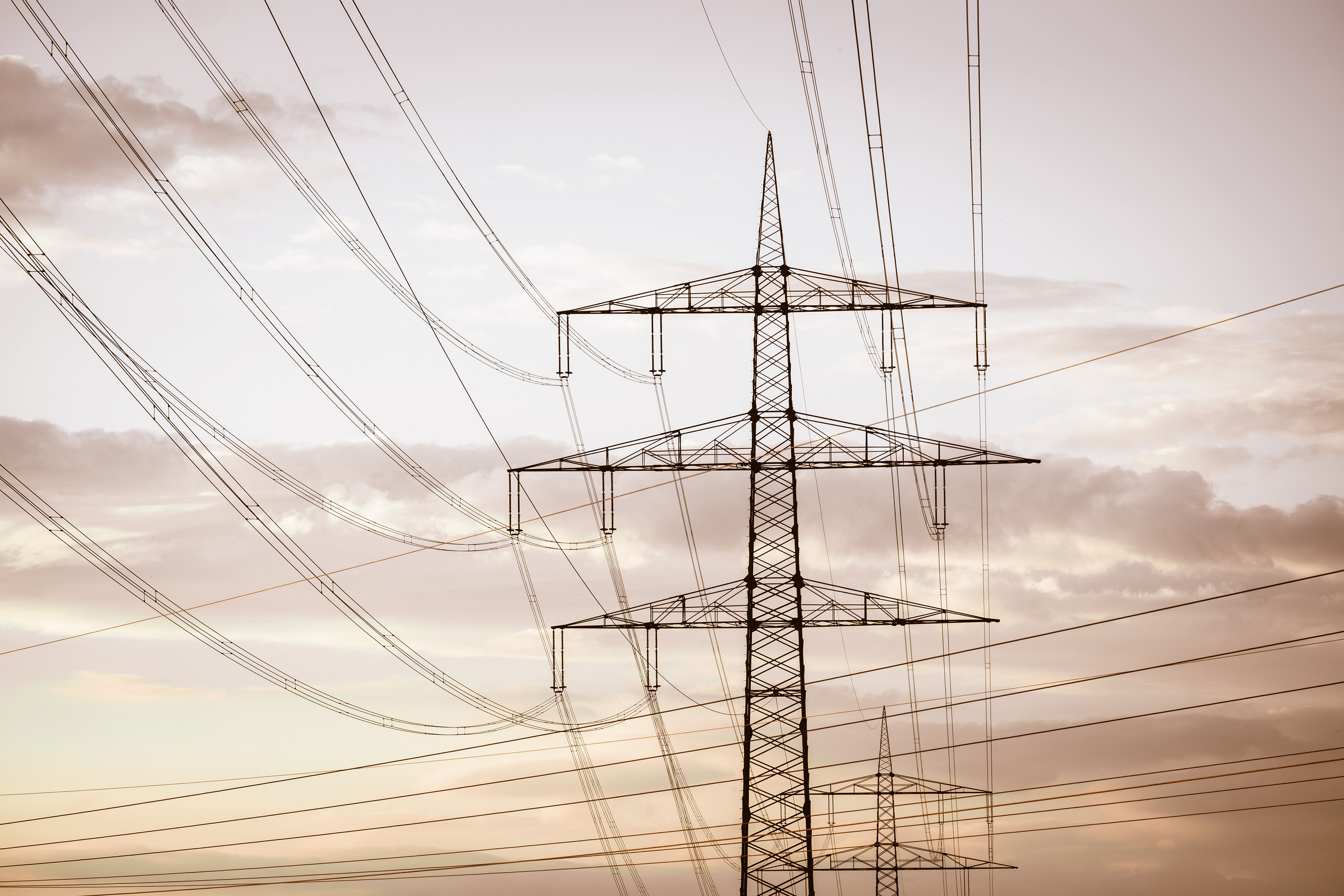 Foto de stock gratuita sobre anochecer, atardecer, cables, cables ...