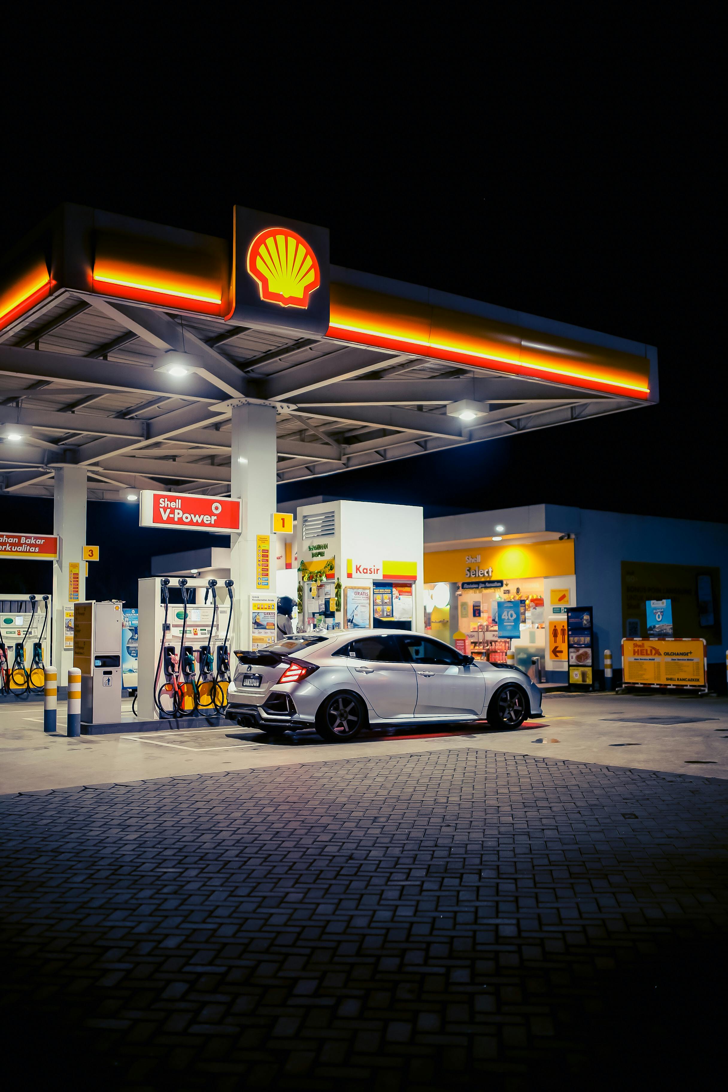 Gasolinera Shell De Noche · Foto de stock gratuita