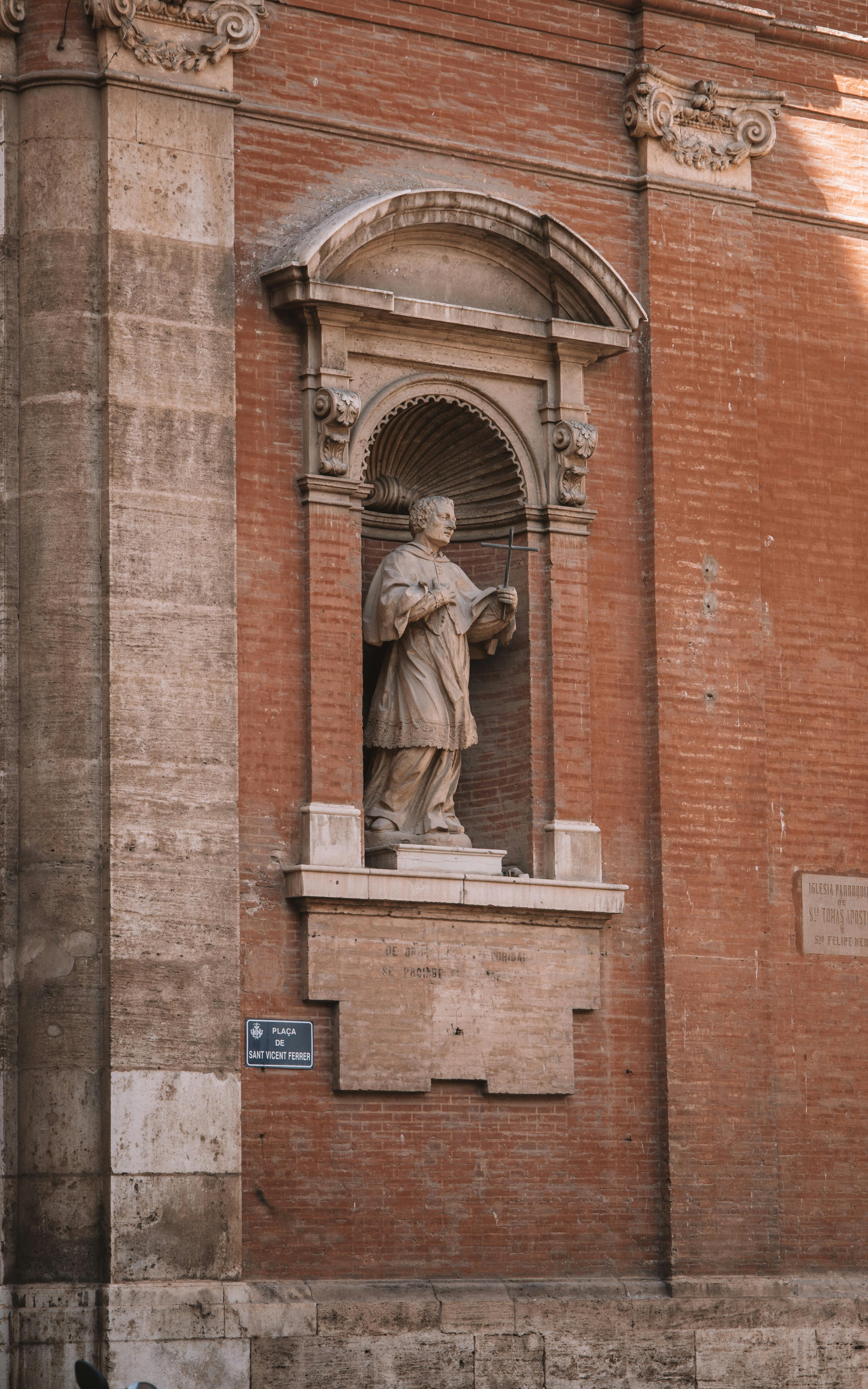 Sculpture on Building Wall in Valencia · Free Stock Photo