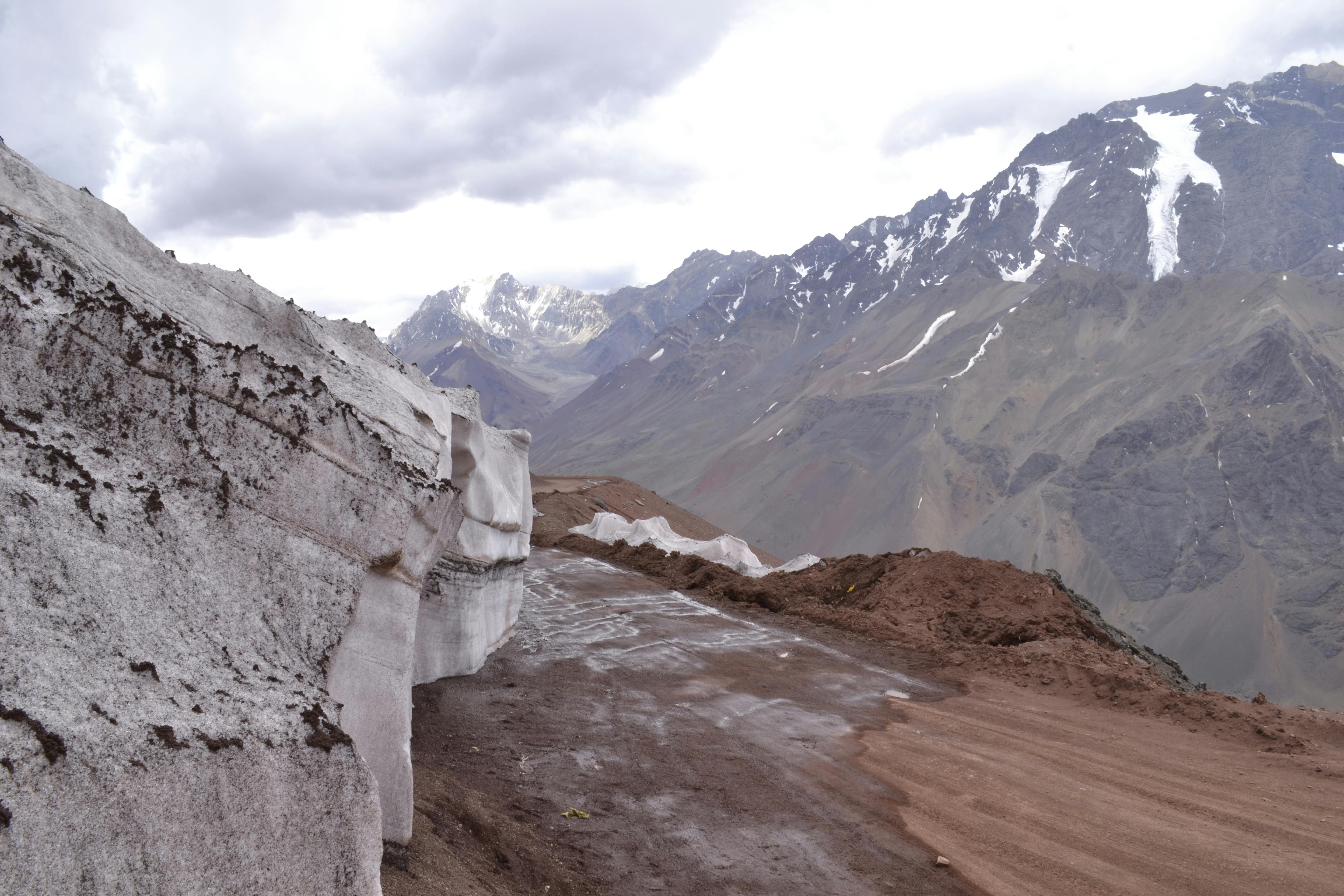 Rocks and Mud in Mountains · Free Stock Photo