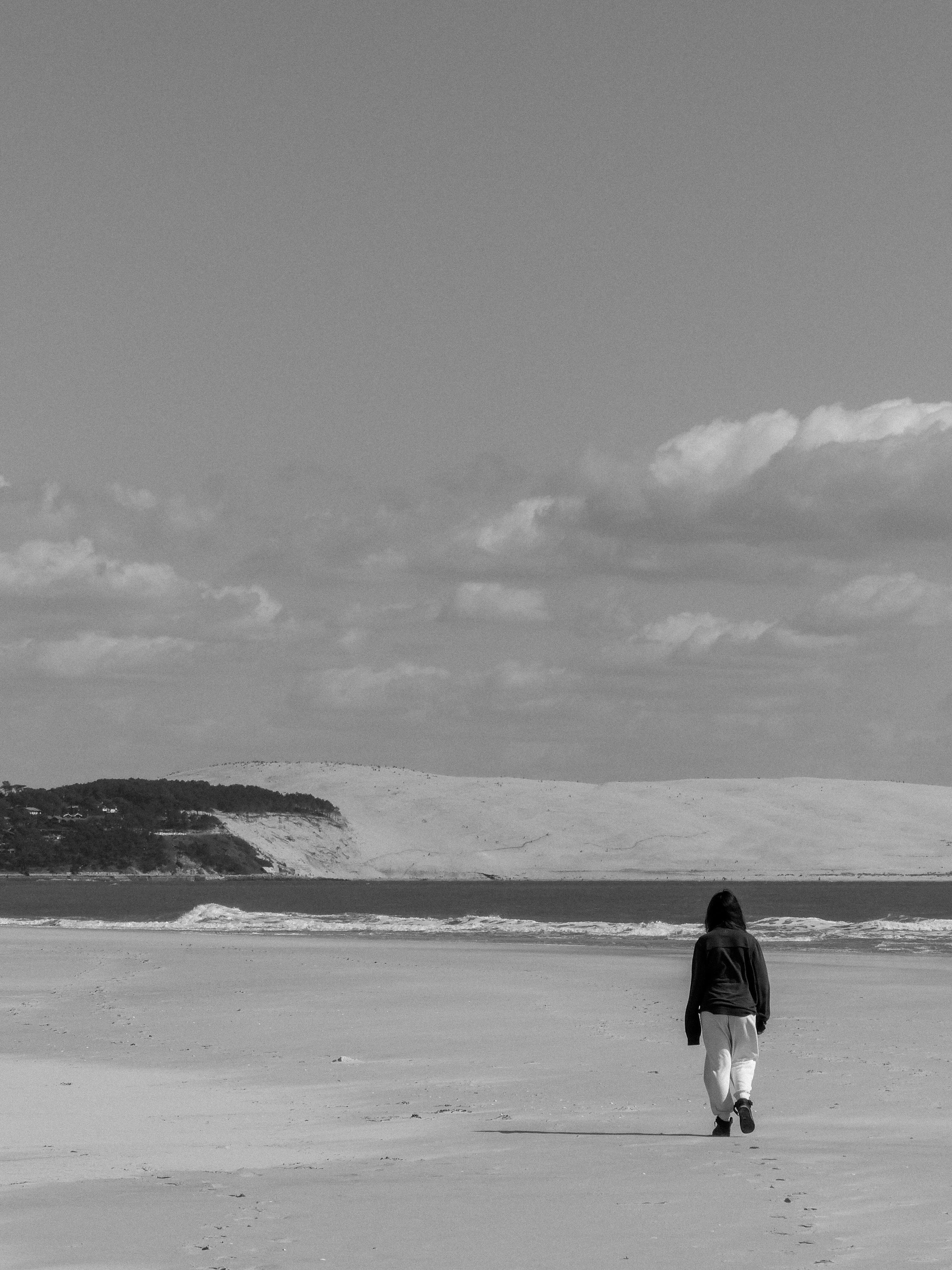 Single Walking Girl Photos, Download The BEST Free Single Walking Girl ...