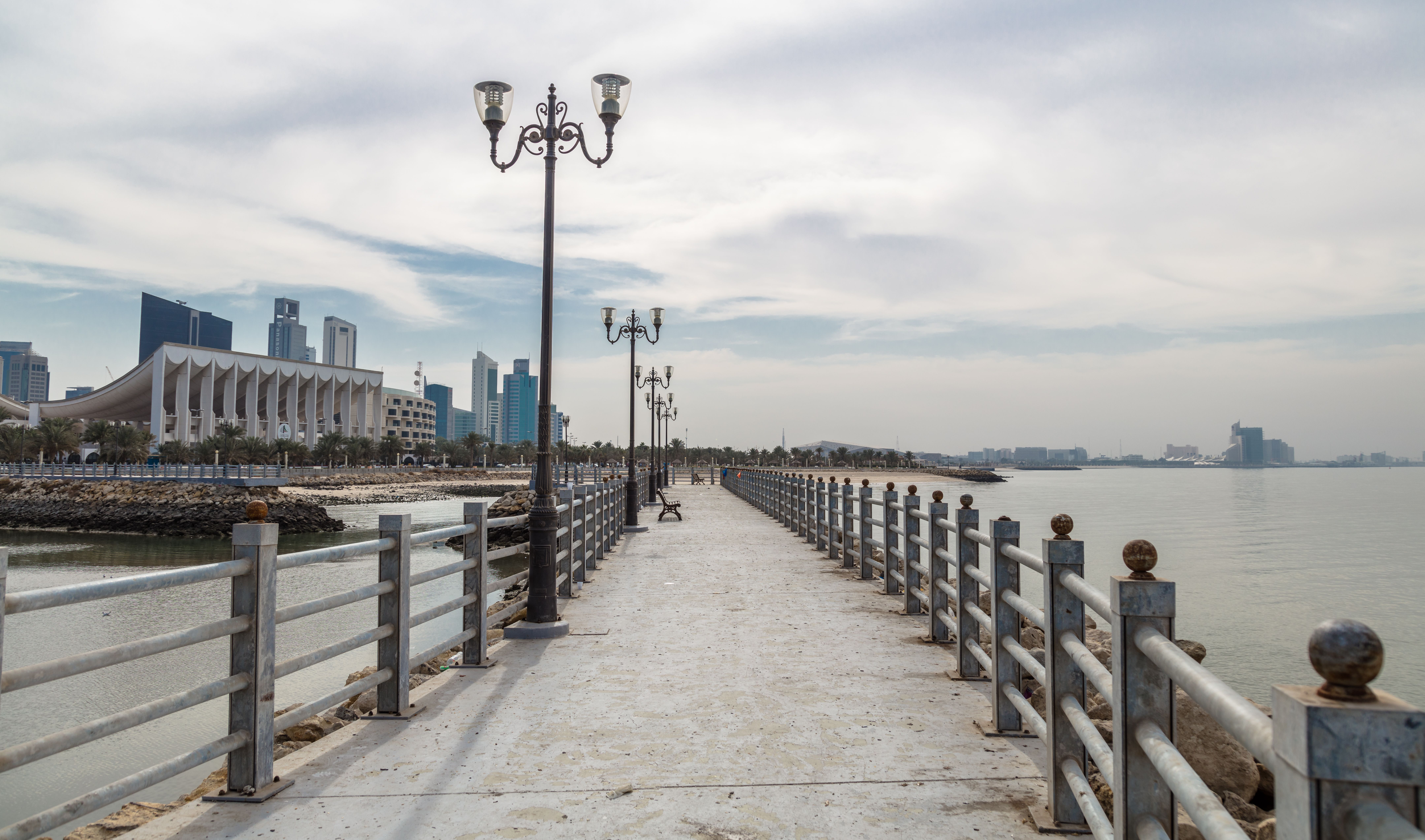 Promenade on Shore in City · Free Stock Photo