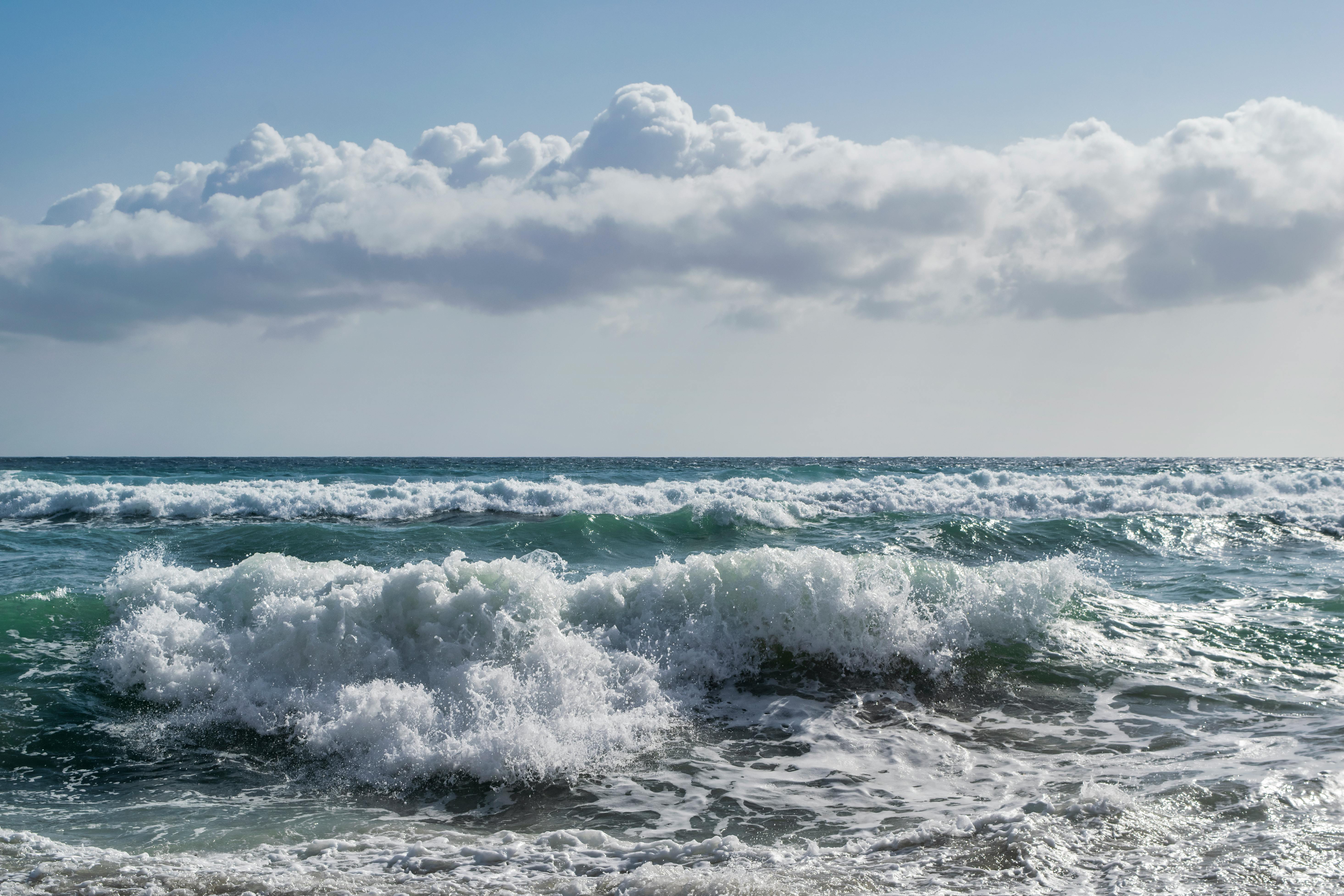 Giant Sea Waves · Free Stock Photo
