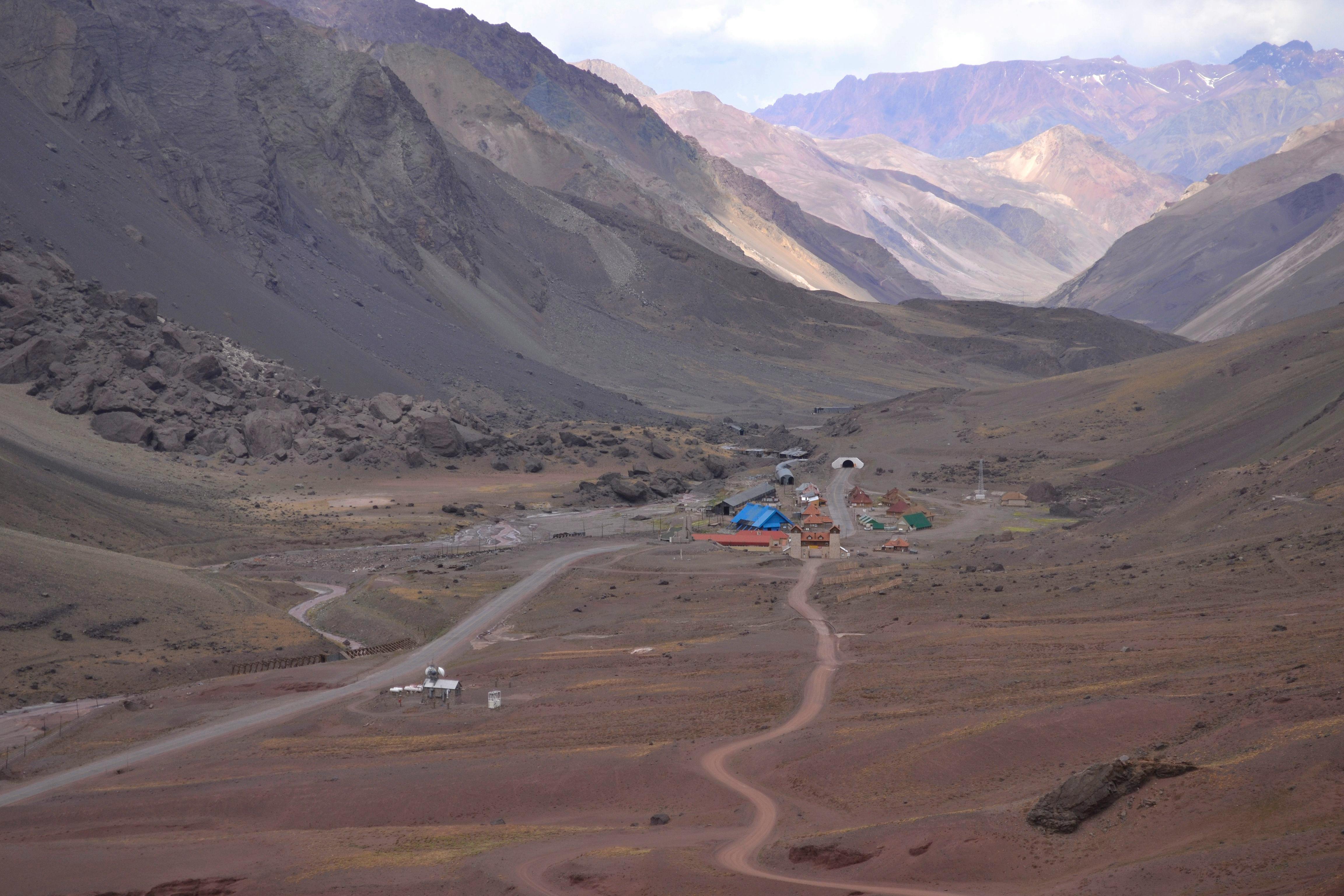 Buildings in Arid Valley · Free Stock Photo
