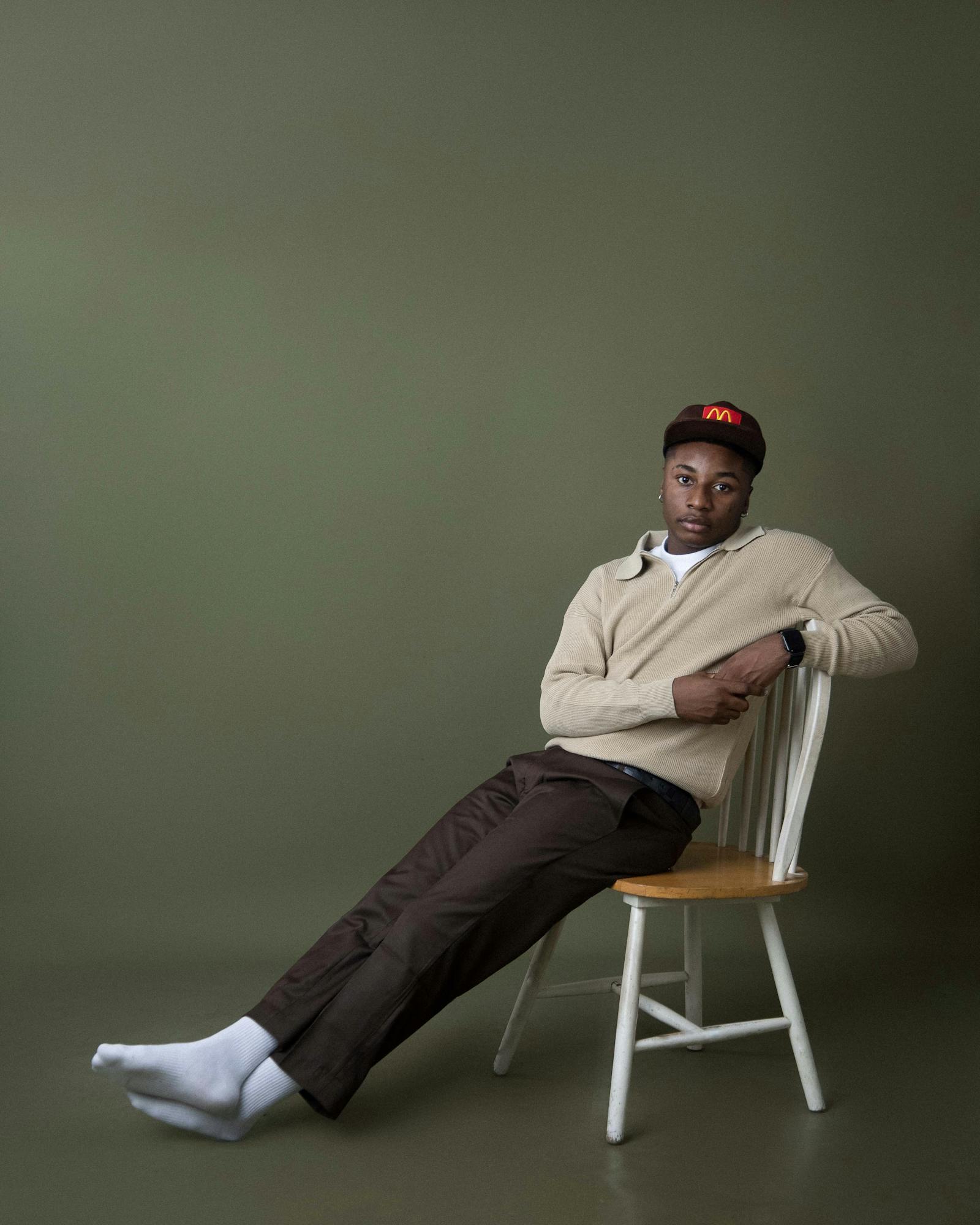 Free Studio Sitting Background Photos, Download The BEST Free Free ...