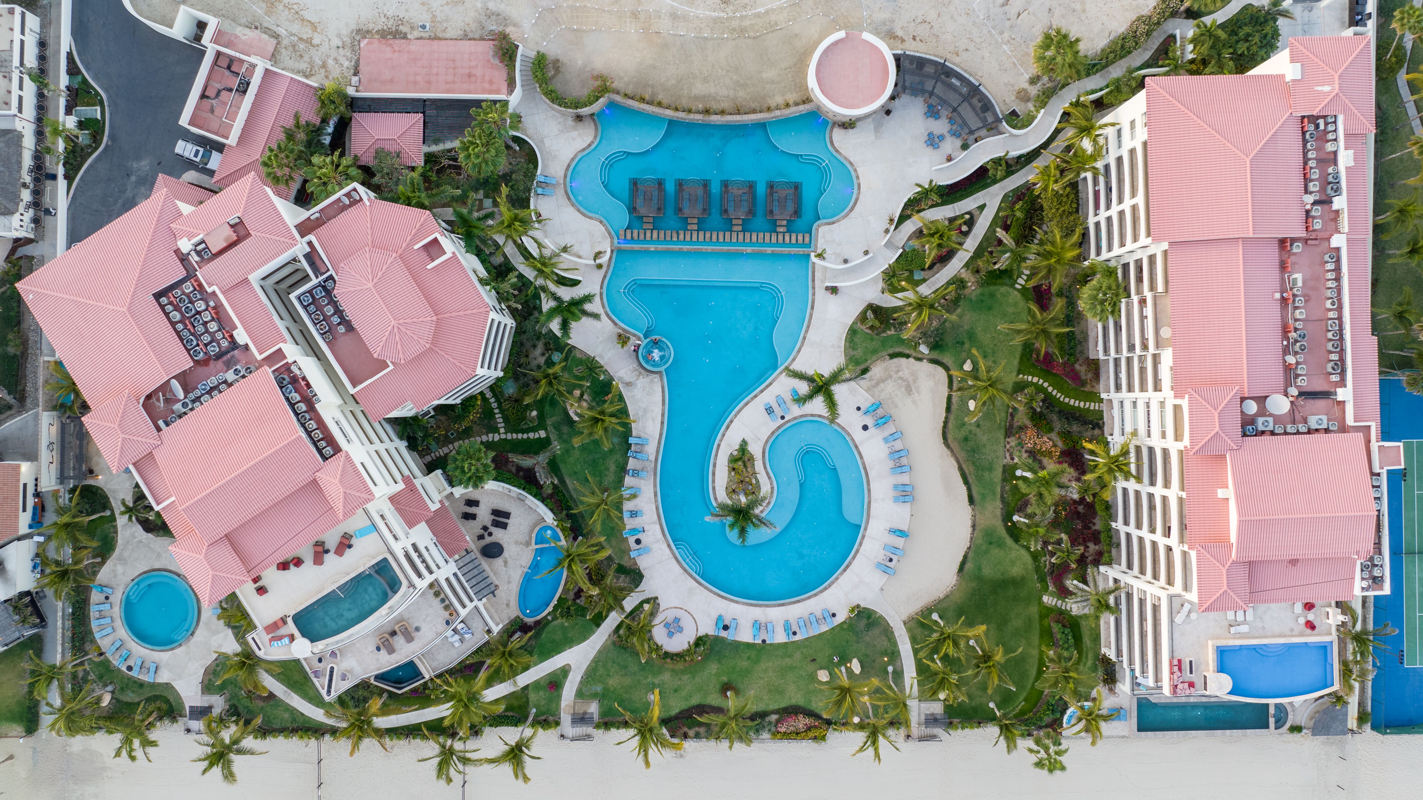 Aerial View of a Recreation Resort with a Swimming Pools · Free Stock Photo
