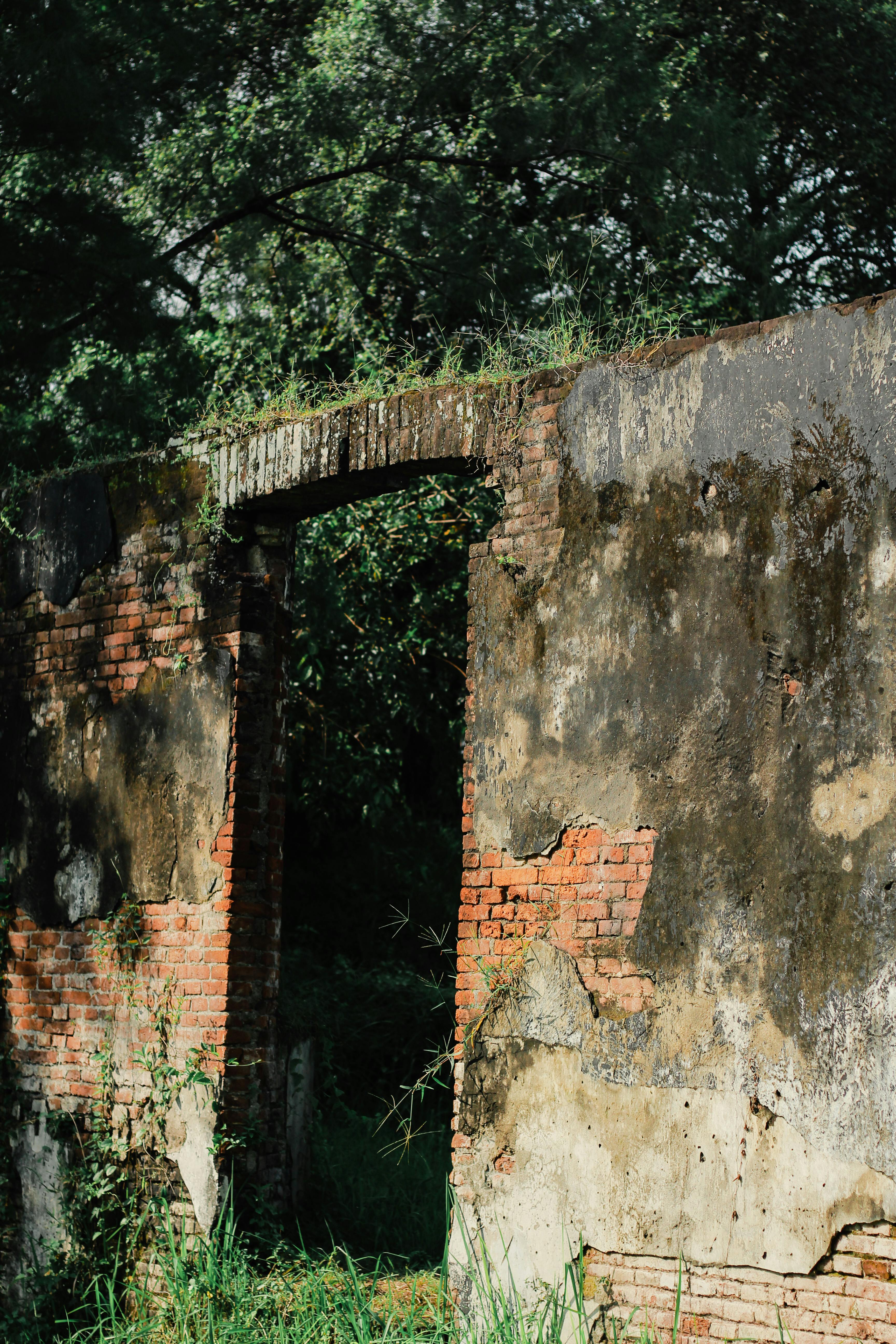Entrance to a Broken Abandoned Building · Free Stock Photo