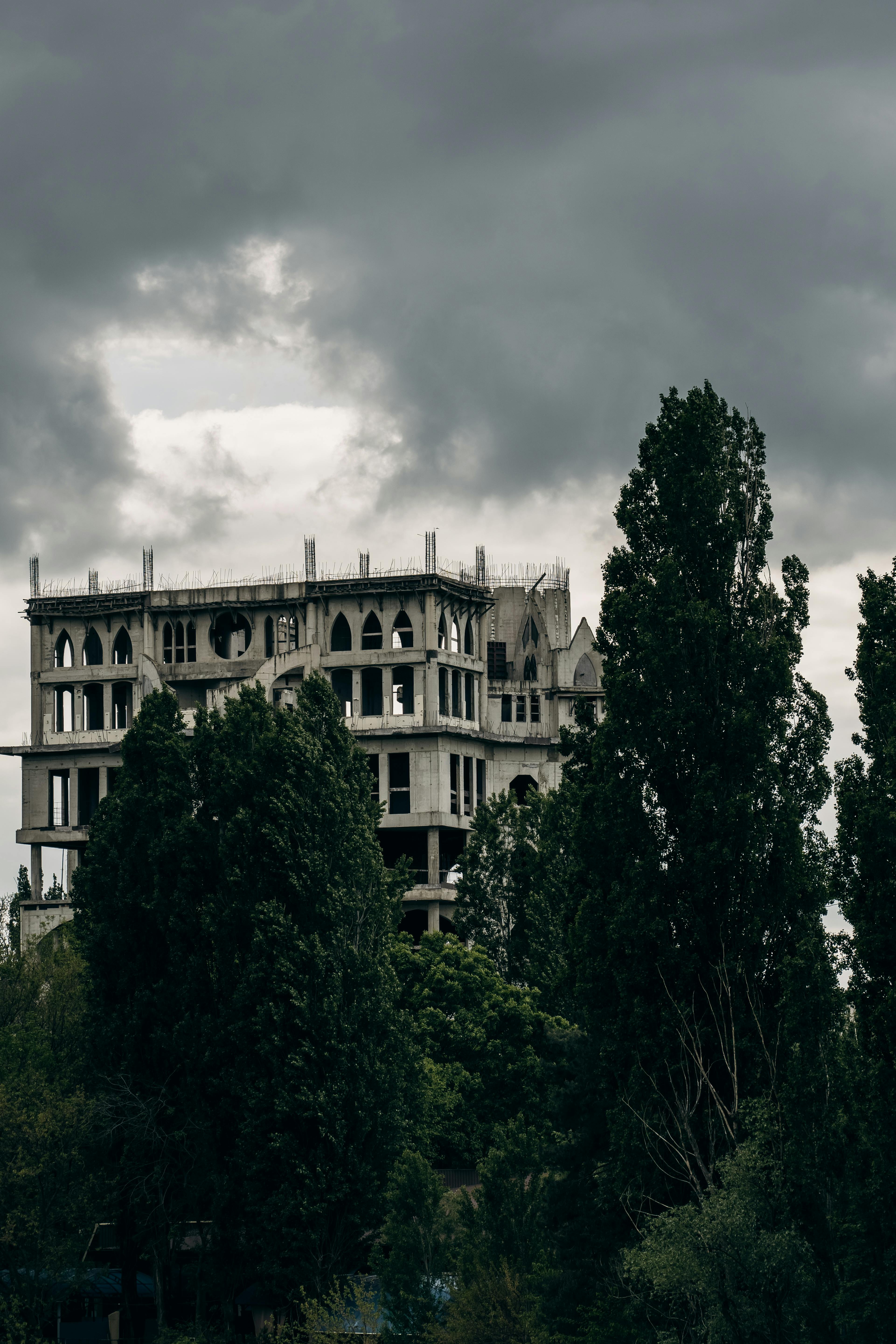 Abandoned City Building · Free Stock Photo