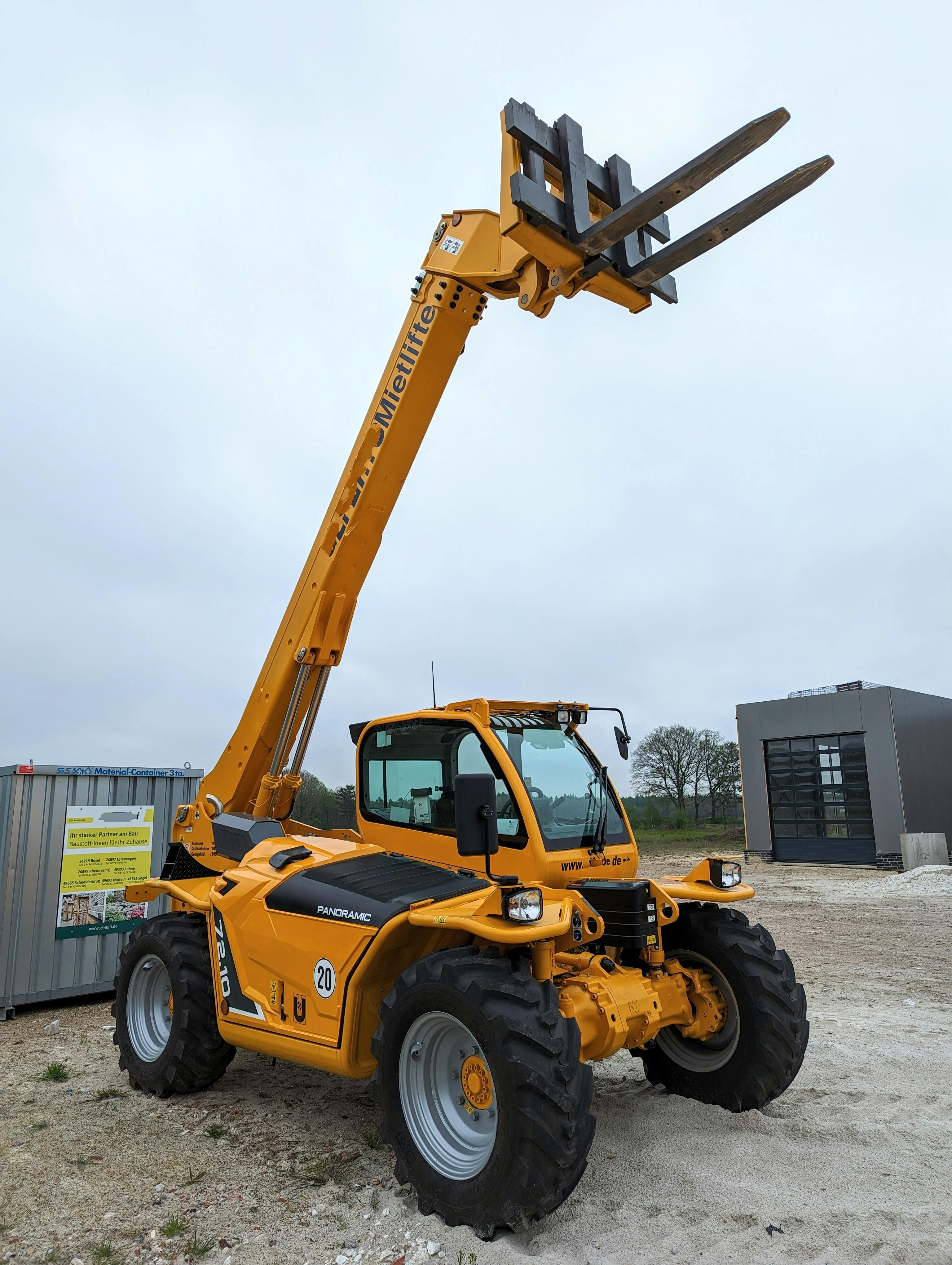Telehandlers Photos, Download The BEST Free Telehandlers Stock Photos ...