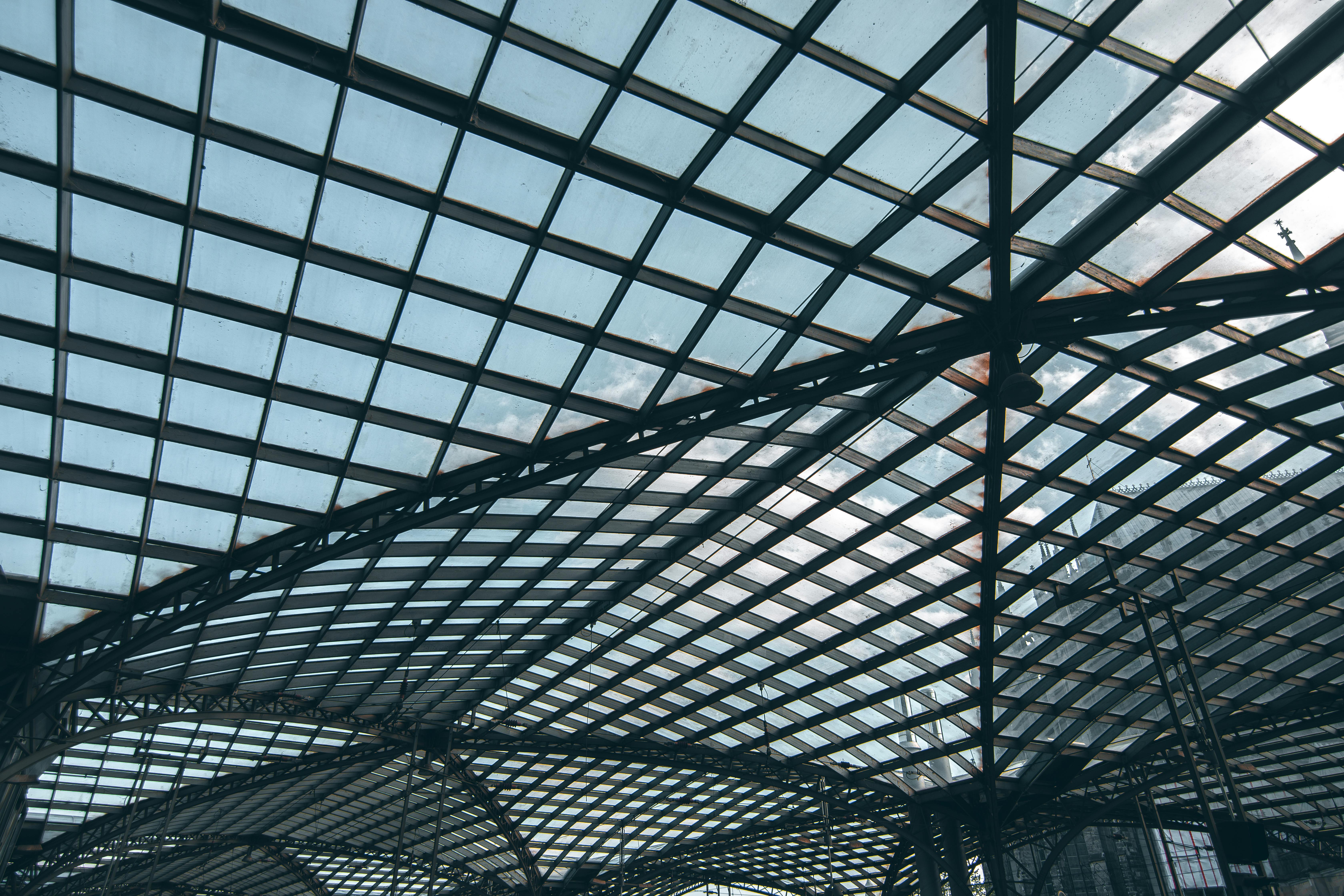 A large metal roof with a large glass roof · Free Stock Photo