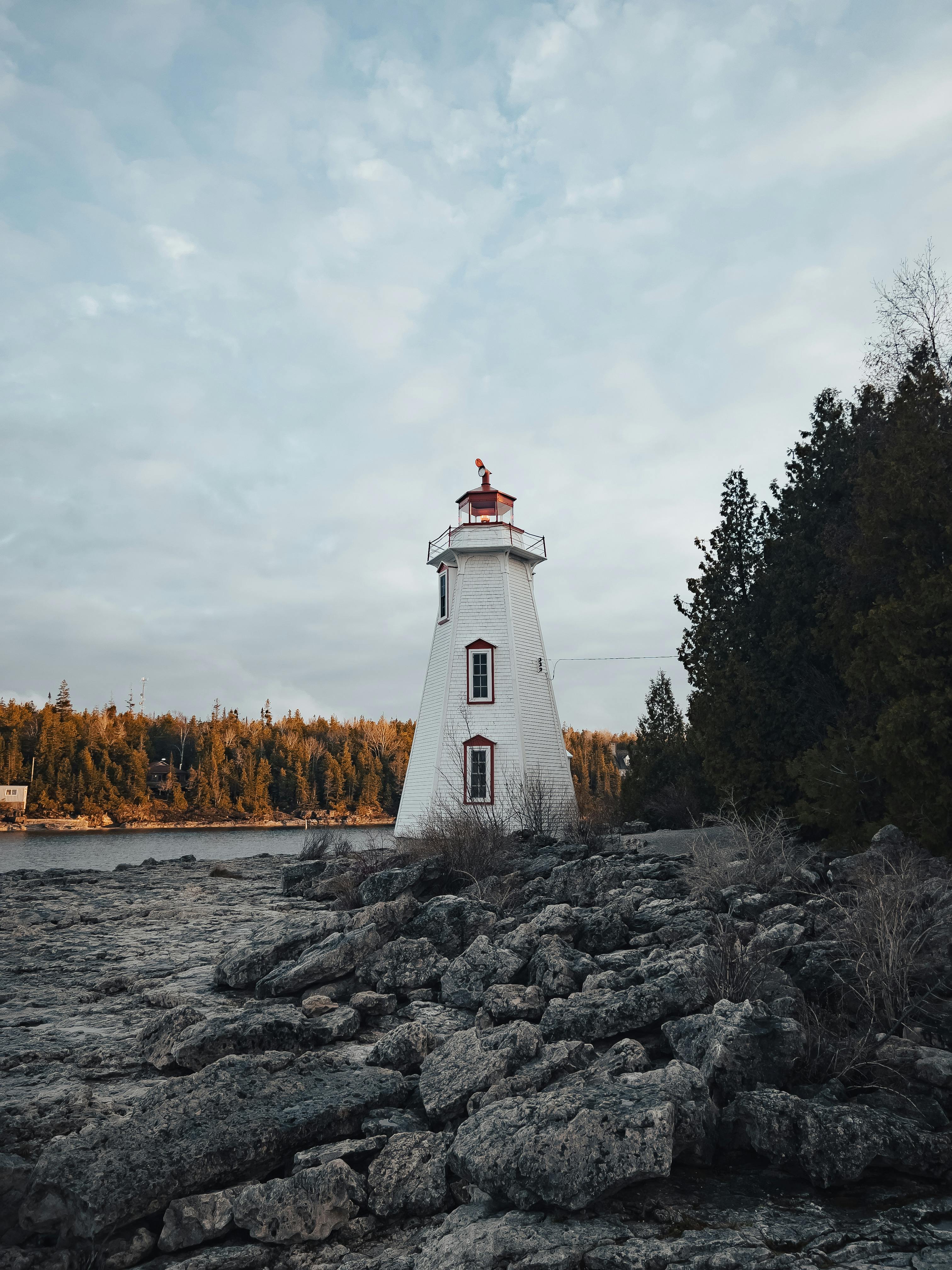 View of the Big Tub Lighthouse near Tobermory in Bruce Peninsula ...