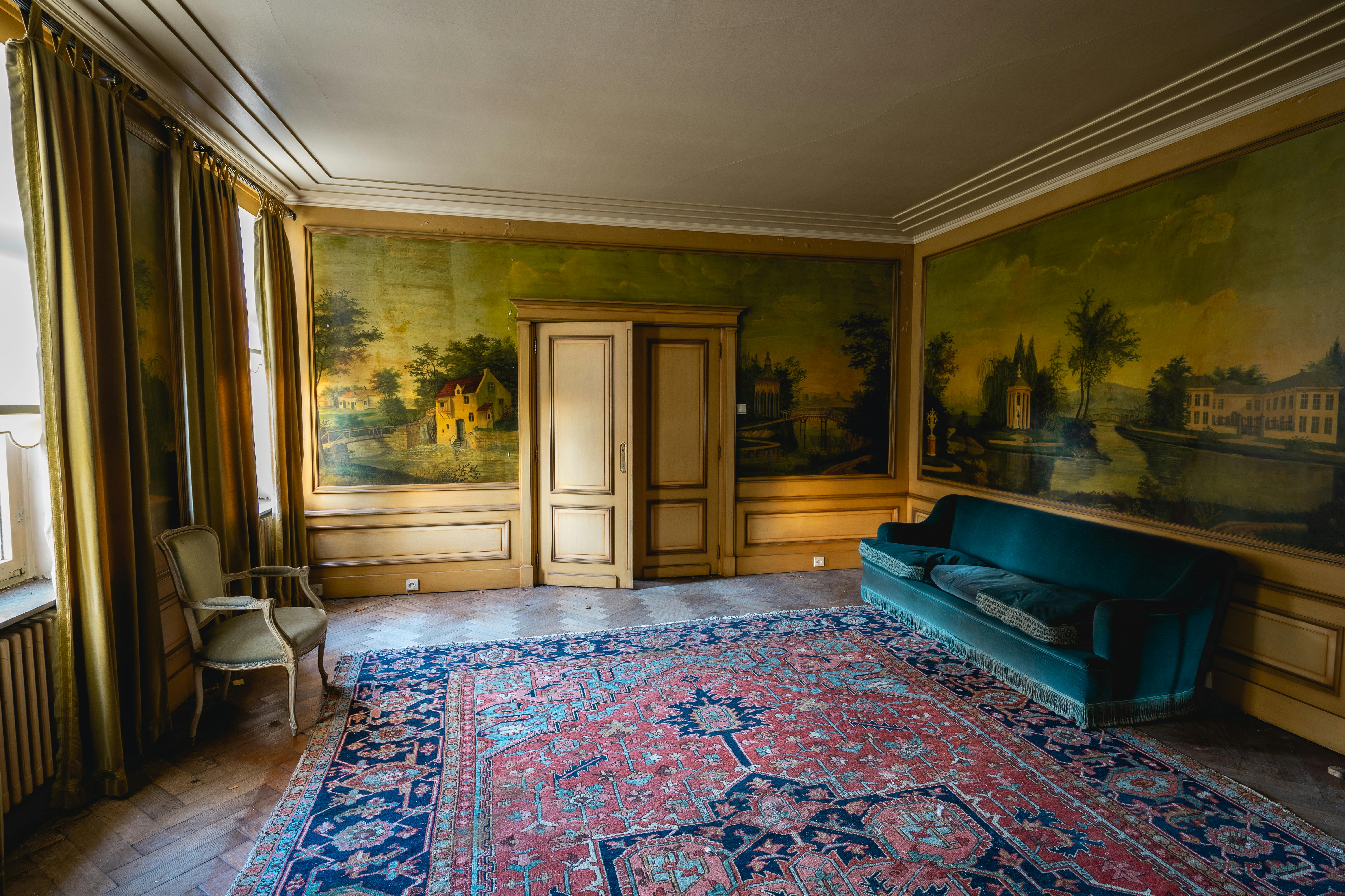 Old Abandoned mansion somewhere in Belgium, Urbex. · Free Stock Photo