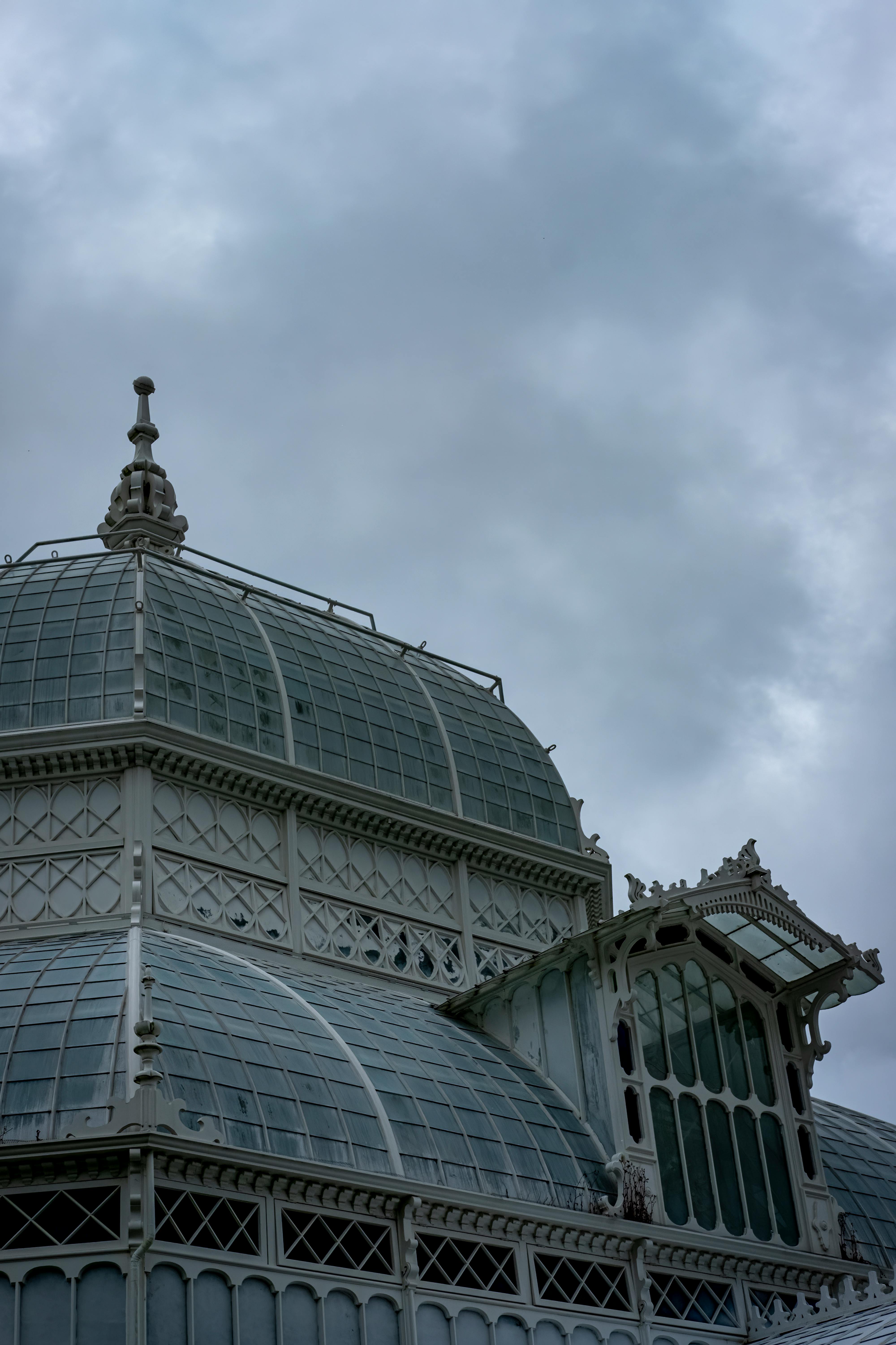 White Concrete Building · Free Stock Photo