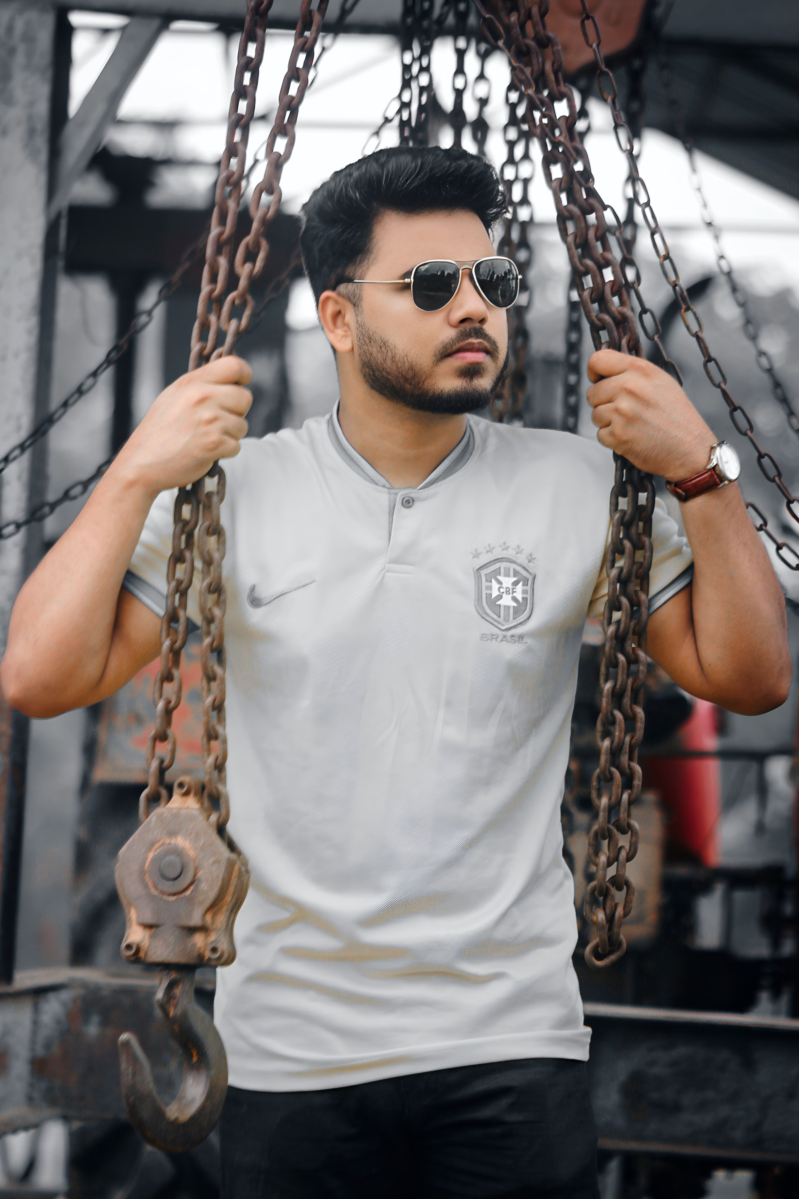 Arab Man Dragging With Iron Chain Photos, Download The BEST Free Arab ...