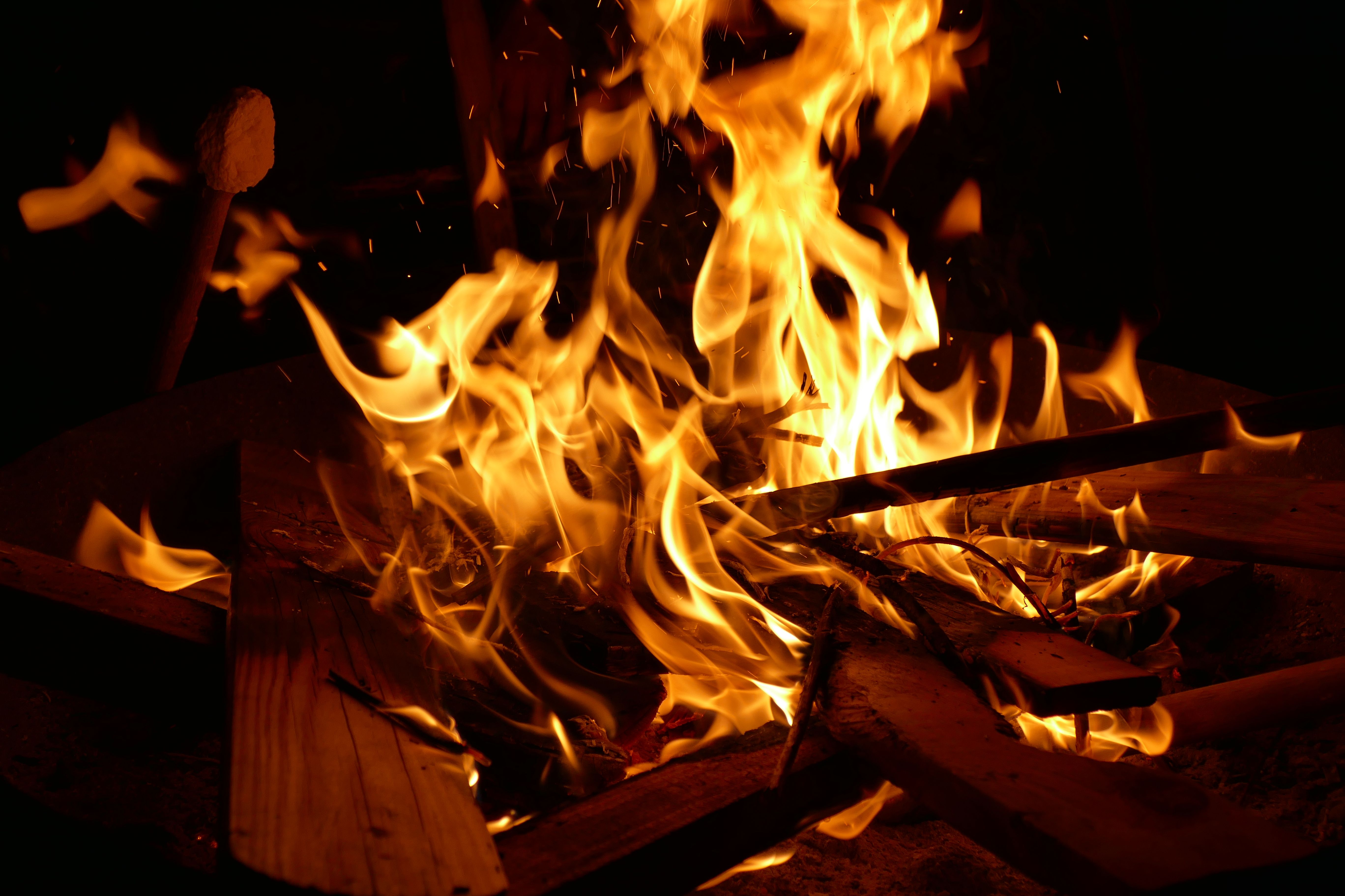 Bonfire during Nightime · Free Stock Photo