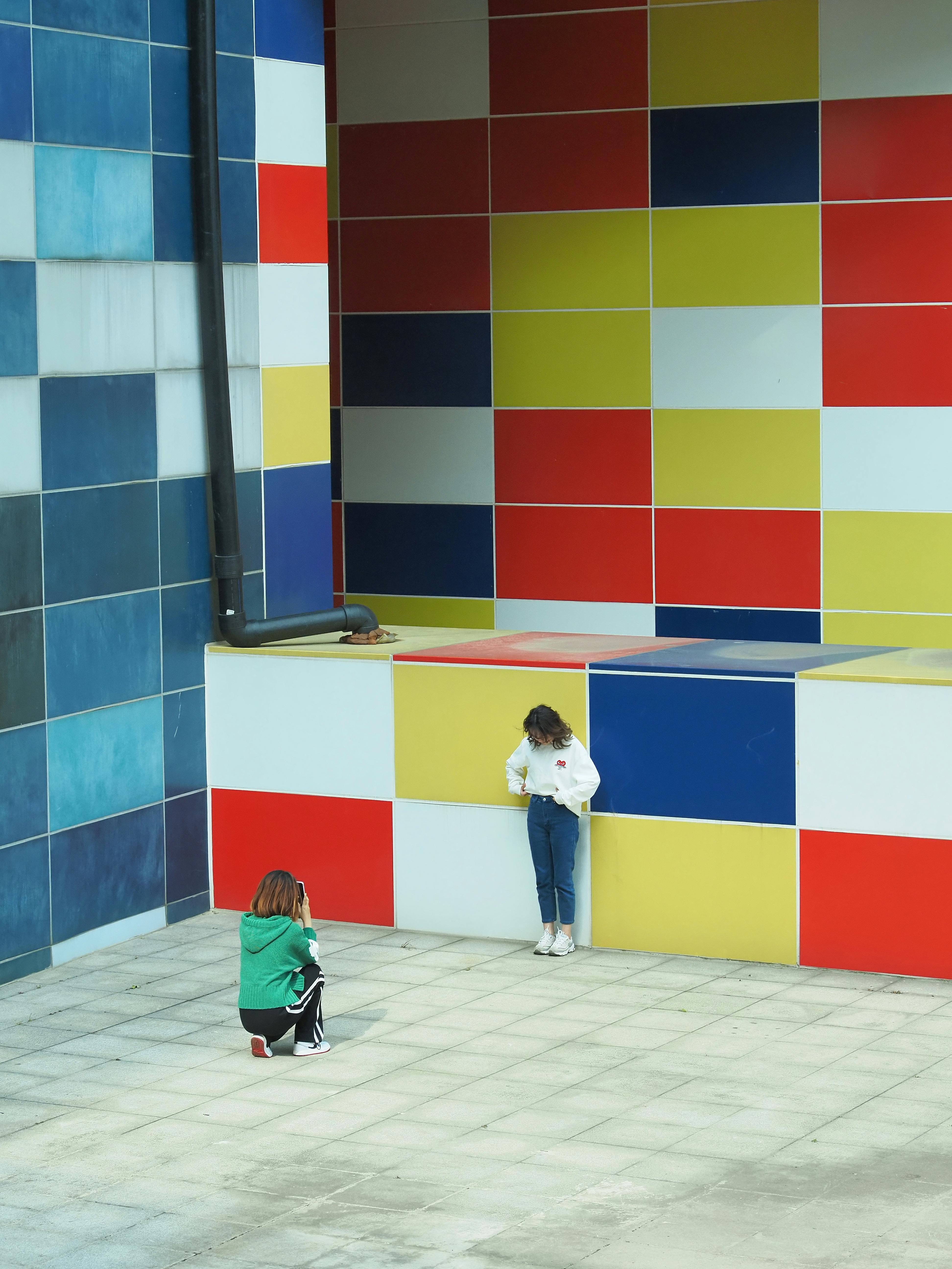 Photo Shoot against Modern Architecture · Free Stock Photo