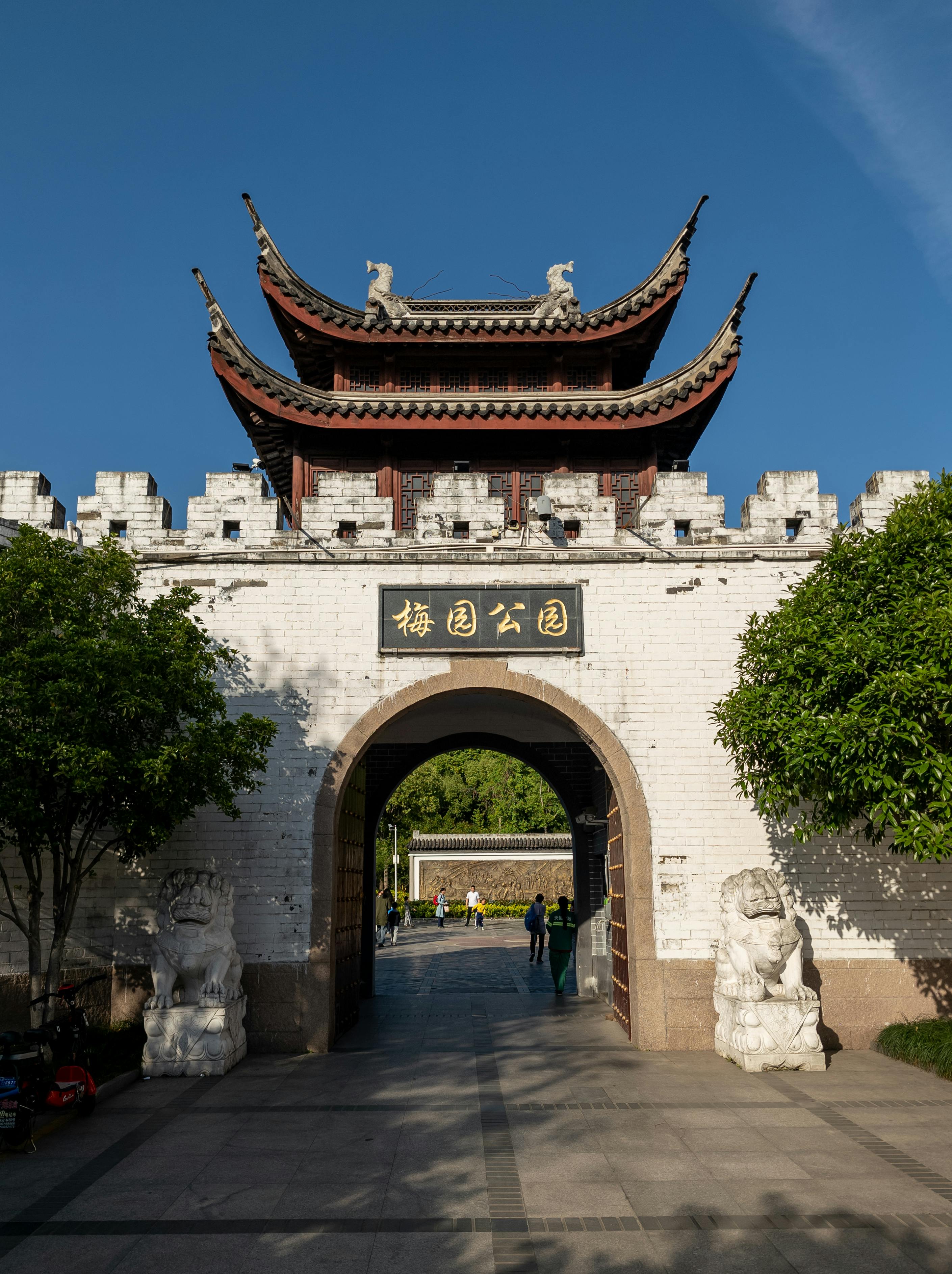 Traditional Chinese Gate · Free Stock Photo