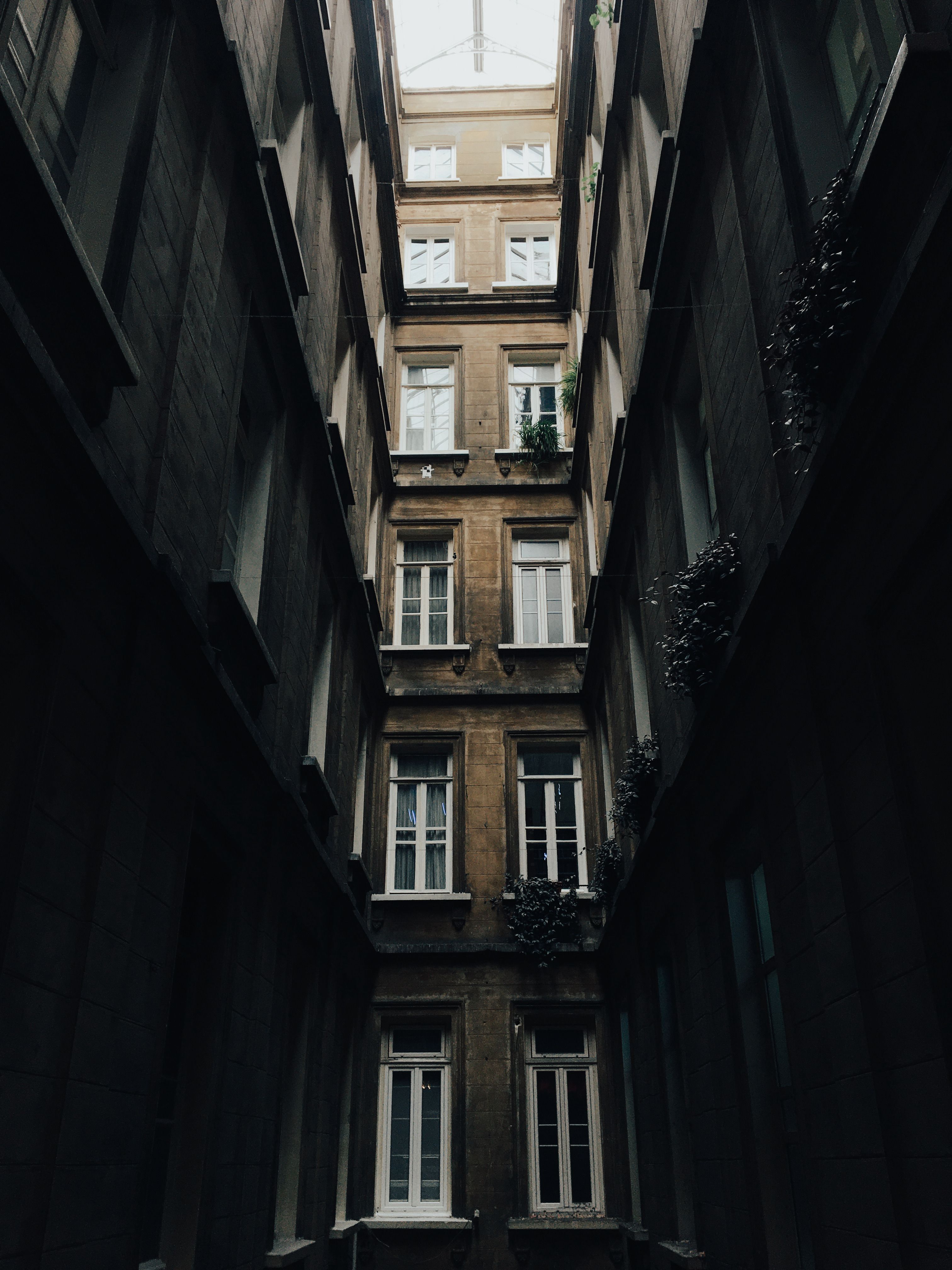 Narrow Yard of Residential Buildings · Free Stock Photo