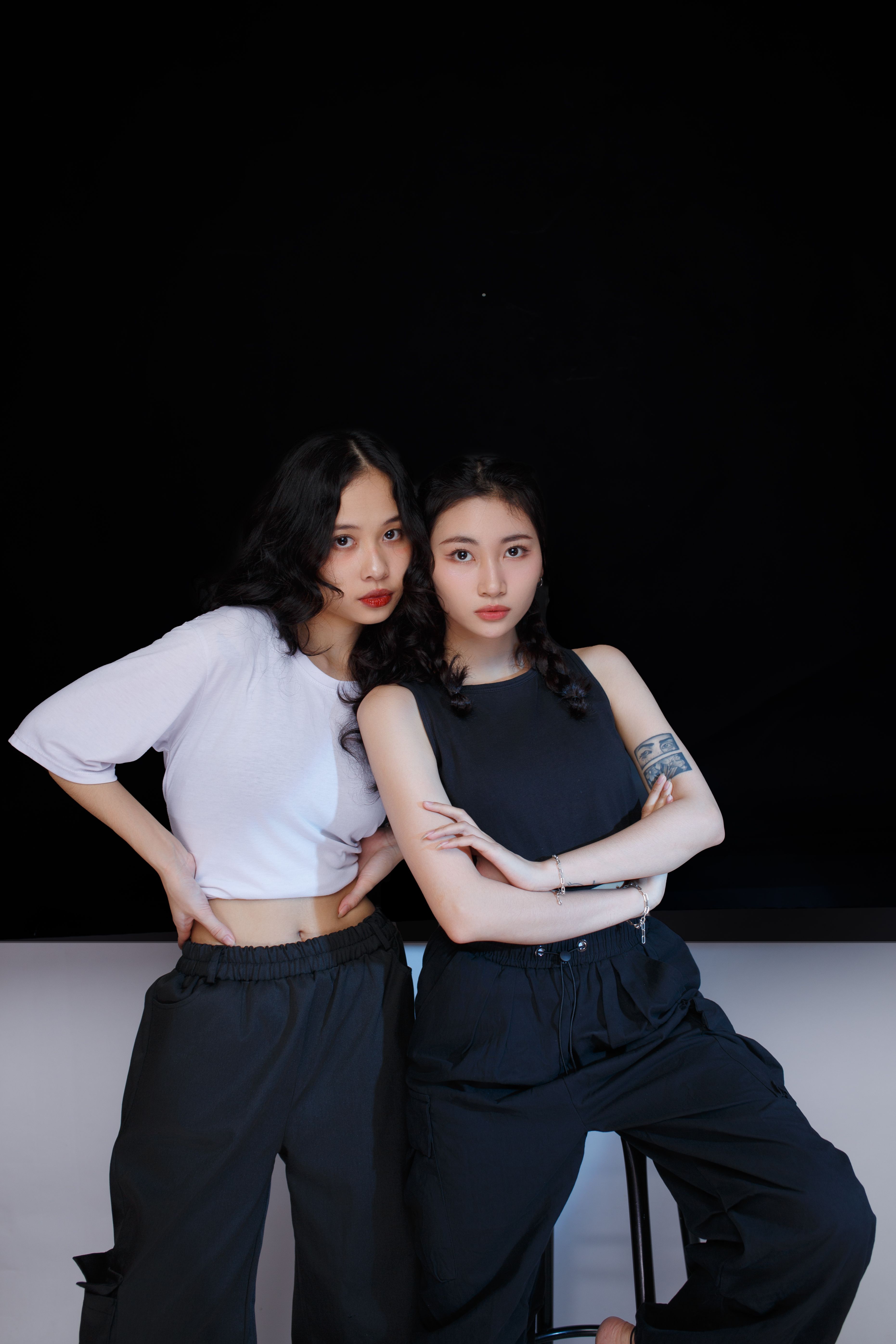 Women Posing Together · Free Stock Photo