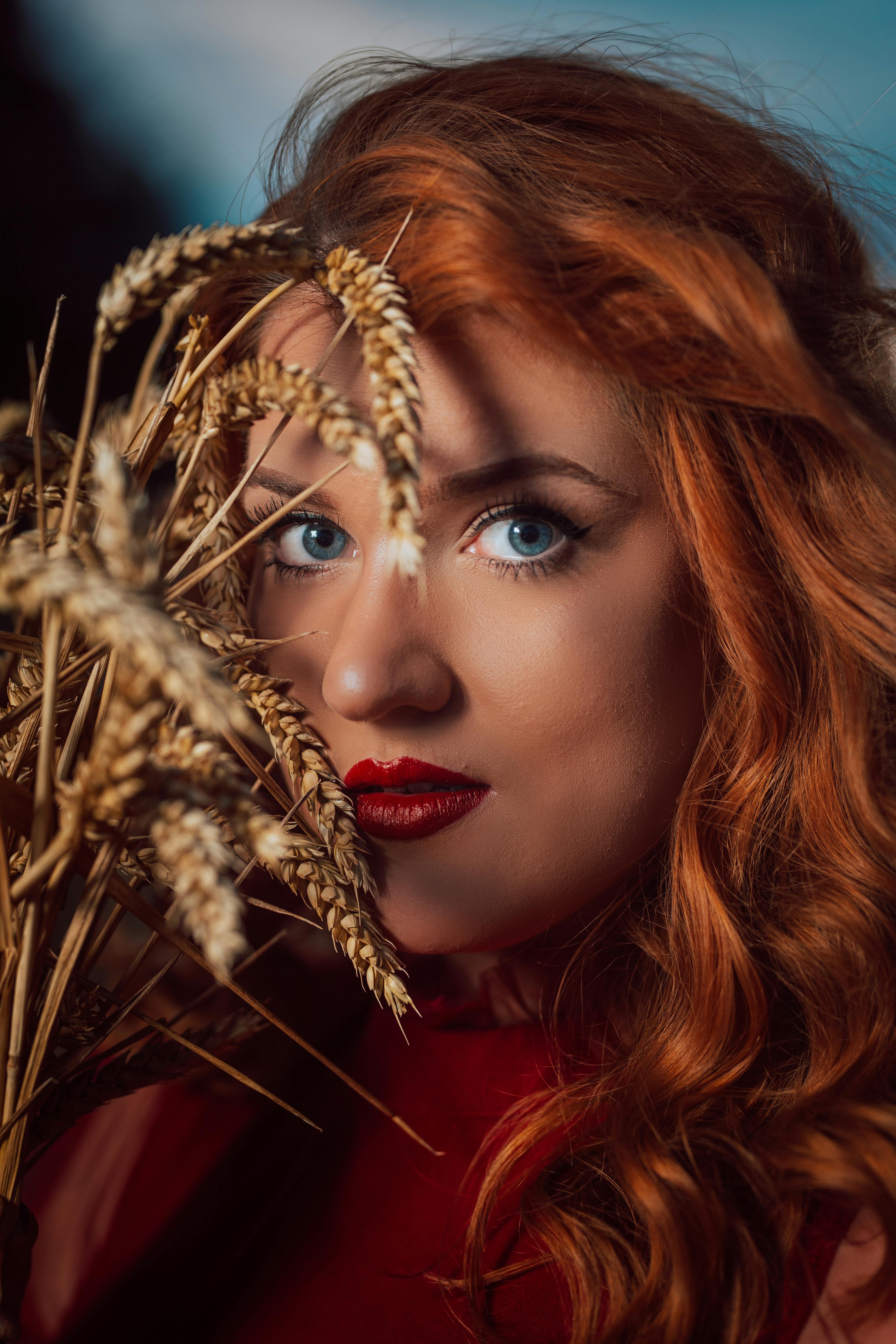 Barley Field Model Women Photos, Download The BEST Free Barley Field ...