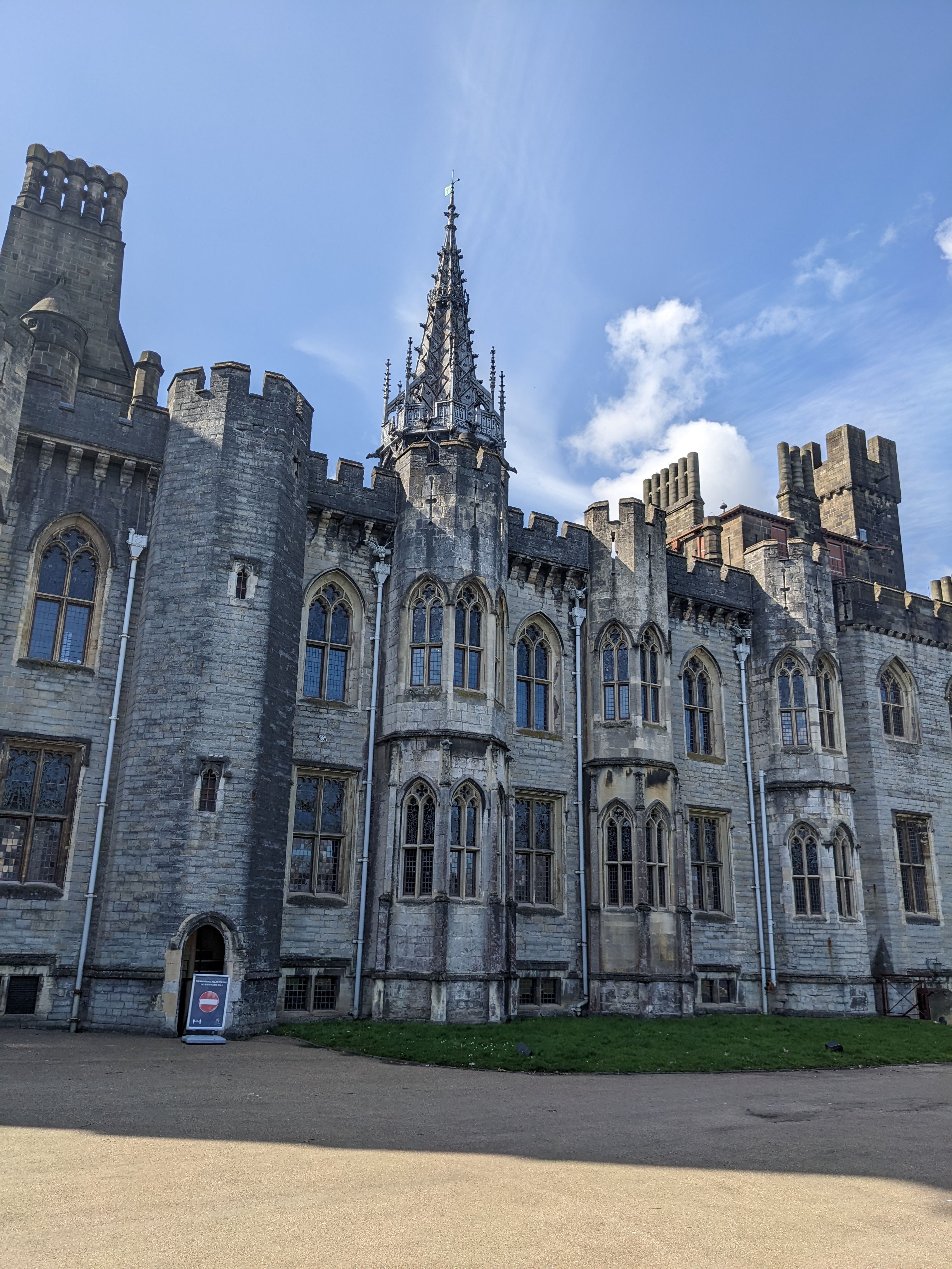 Building of Cardiff Castle · Free Stock Photo