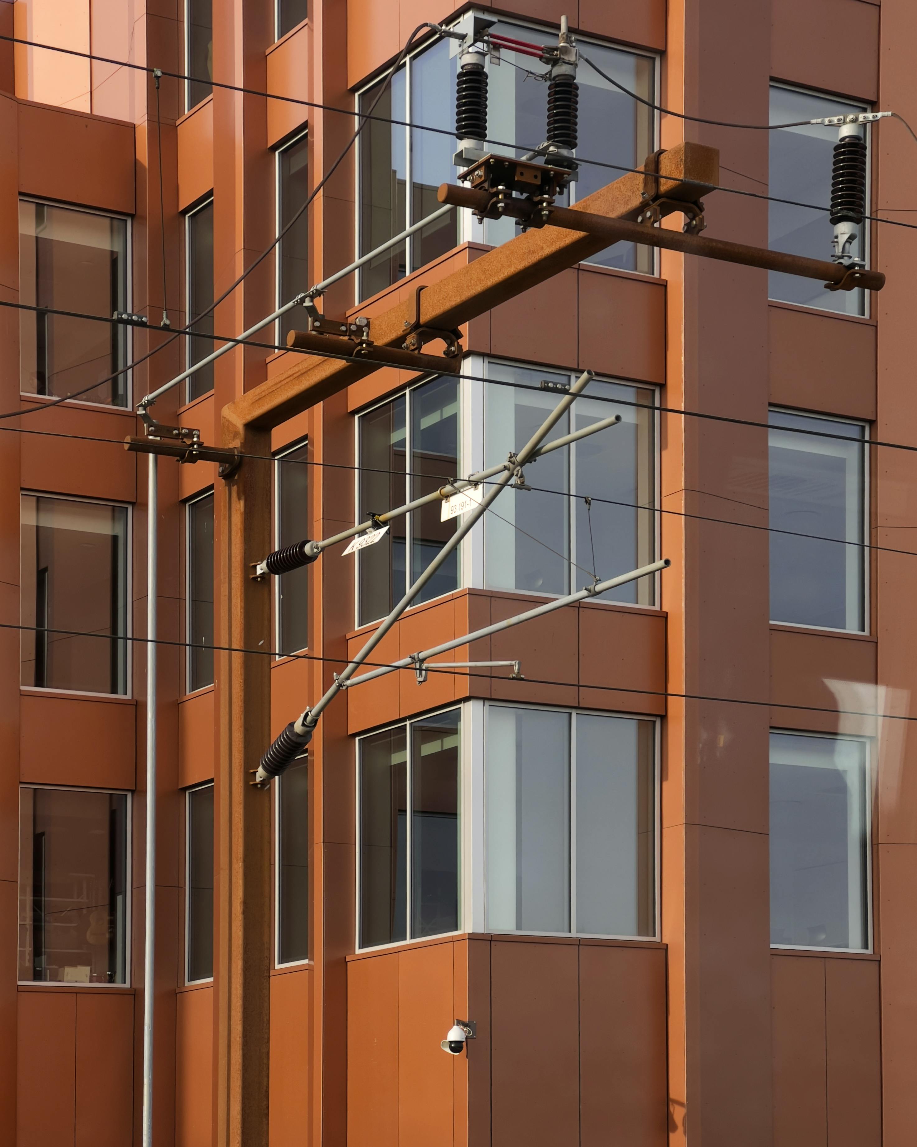 Power Lines and Building behind · Free Stock Photo