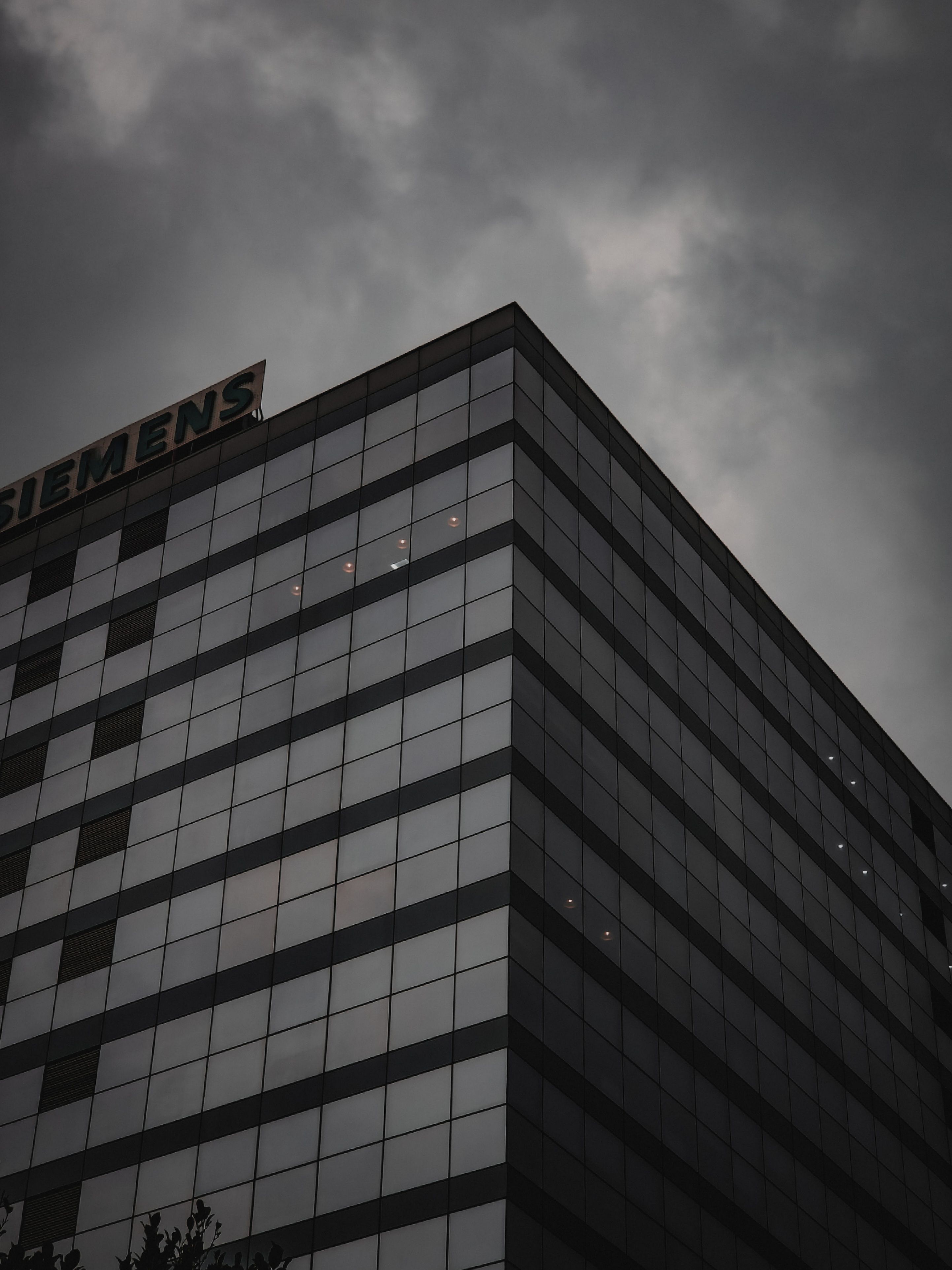 Concrete Building Corner · Free Stock Photo