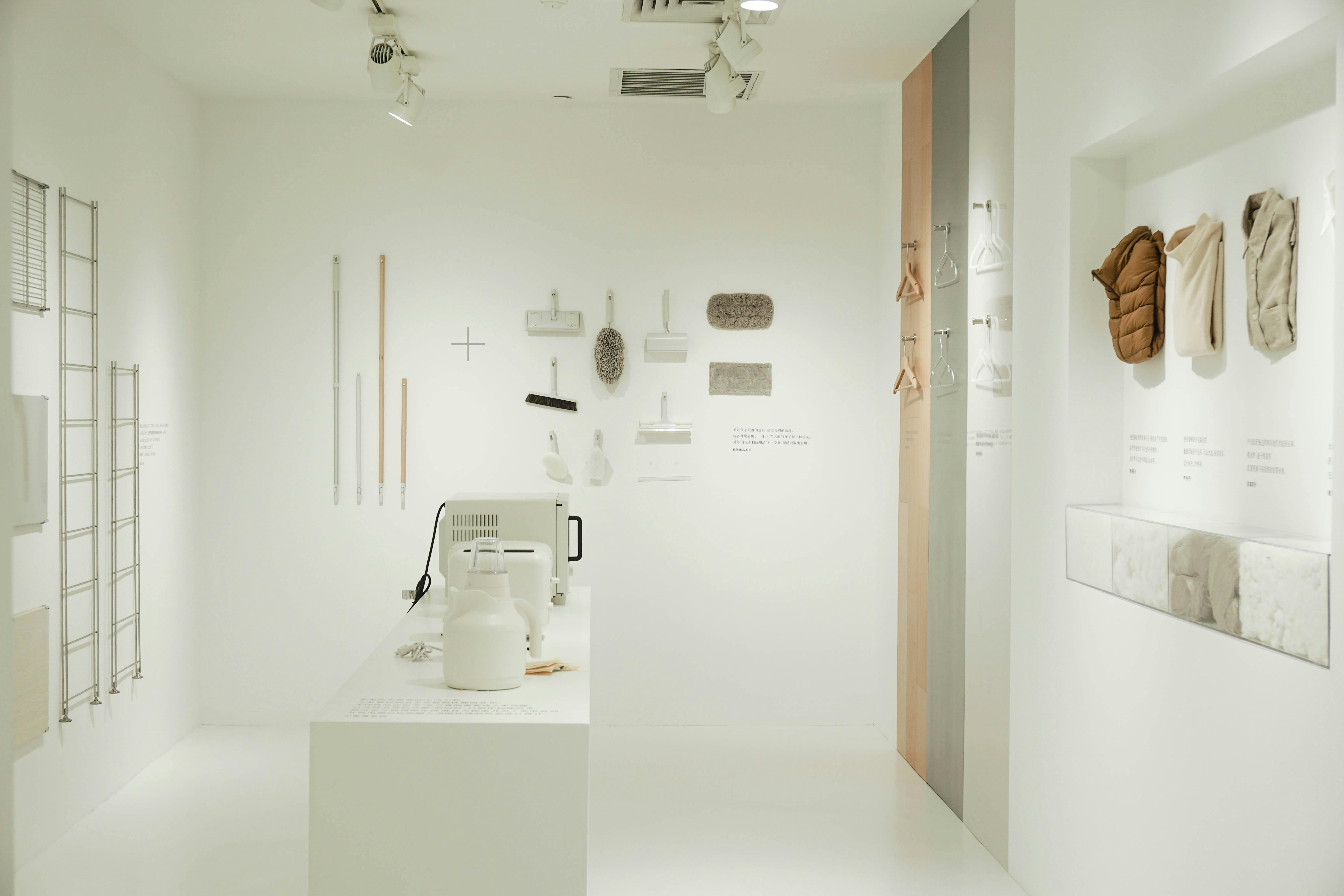 Wardrobe Screen in Room · Free Stock Photo