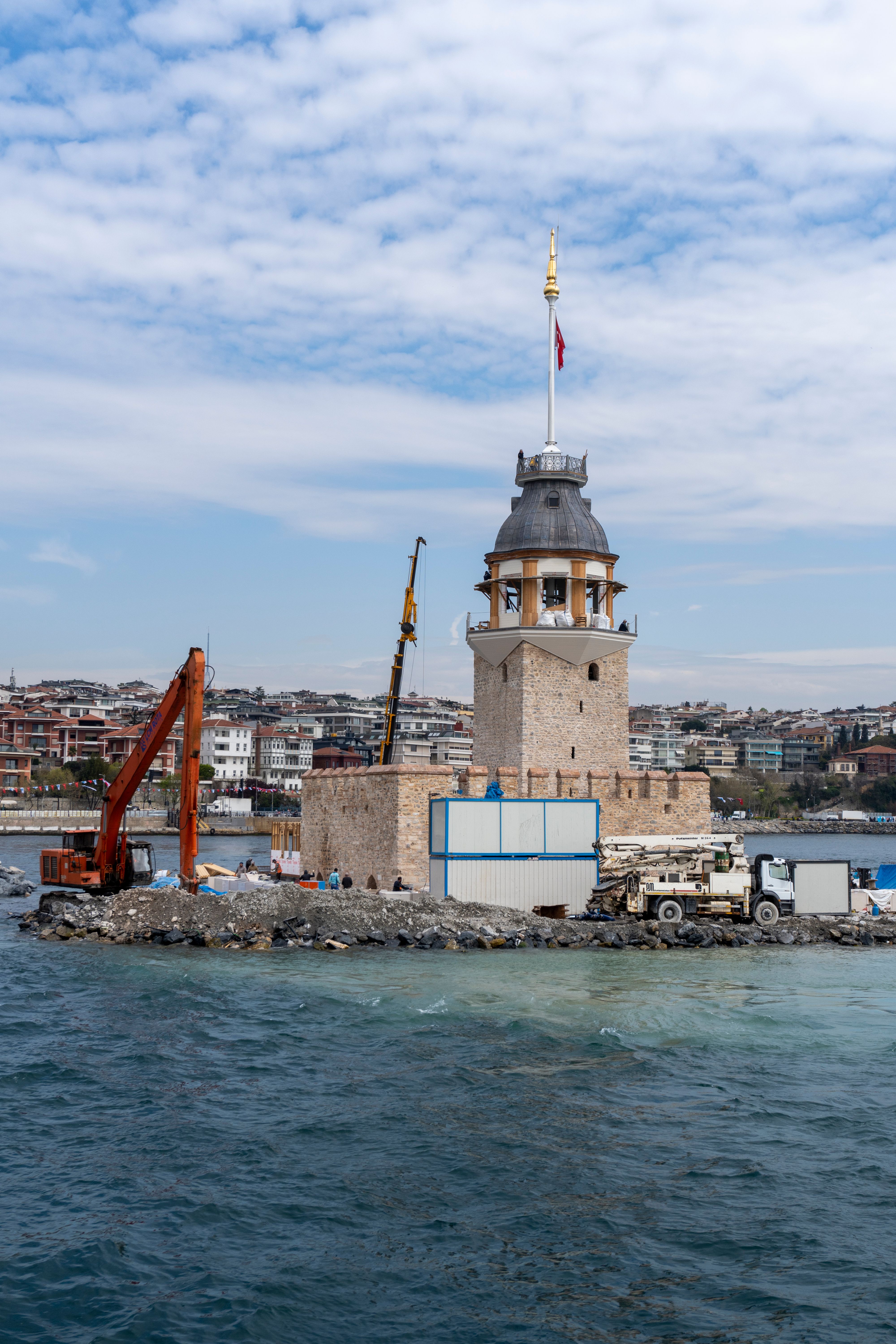 Kiz Kulesi during Renovation · Free Stock Photo