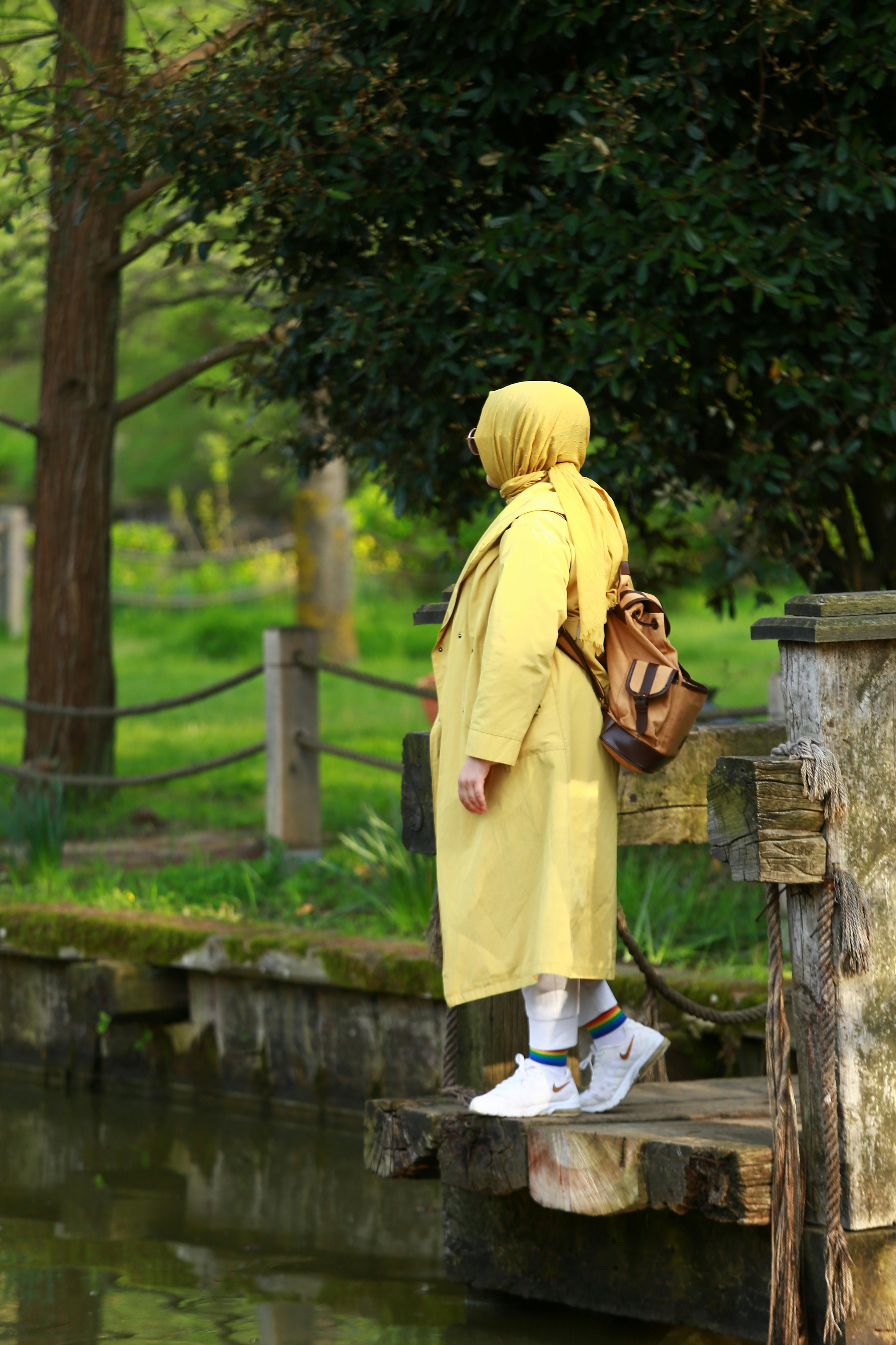 Muslim Backpack Photos, Download The BEST Free Muslim Backpack Stock ...