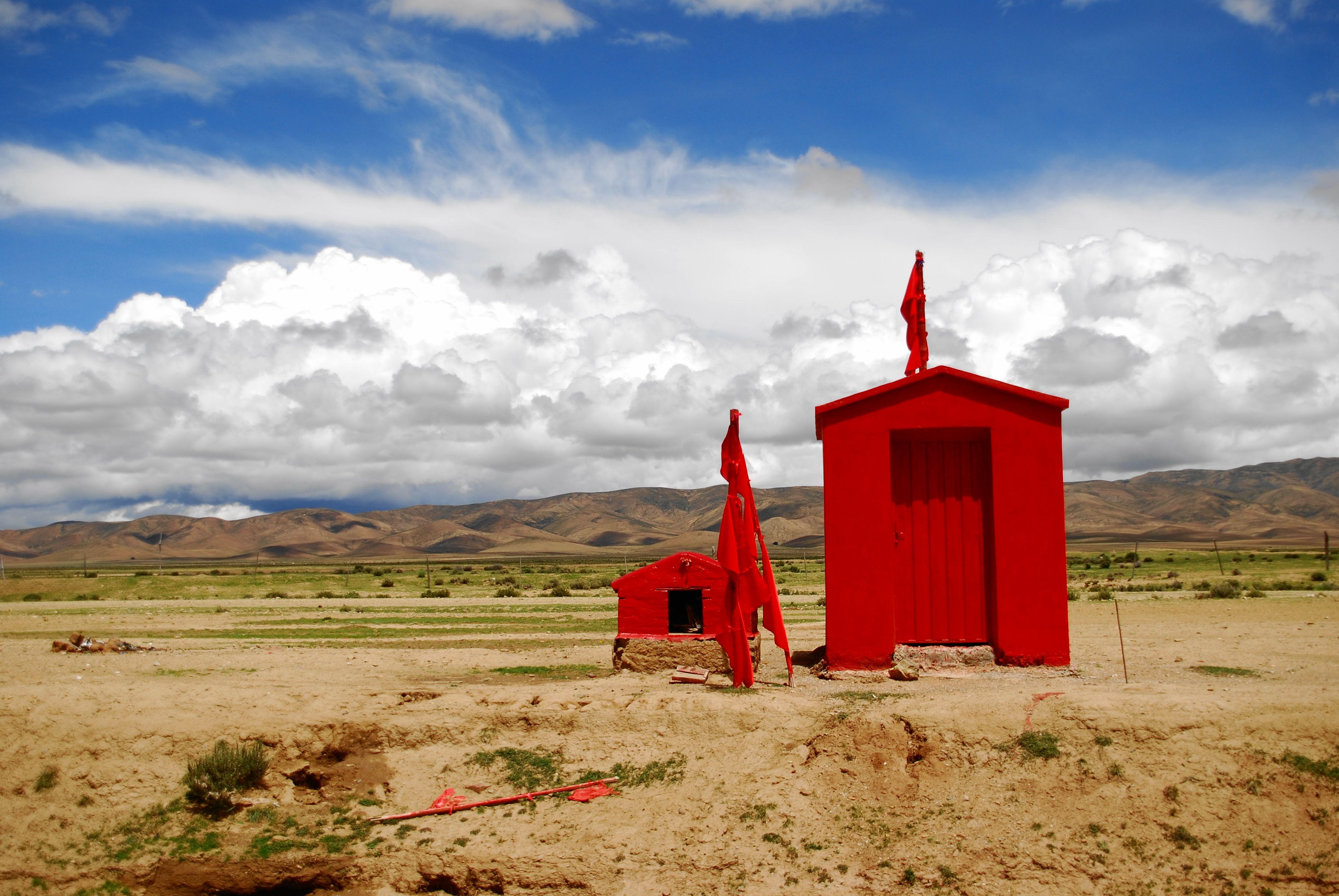Red Shed and Shack · Free Stock Photo