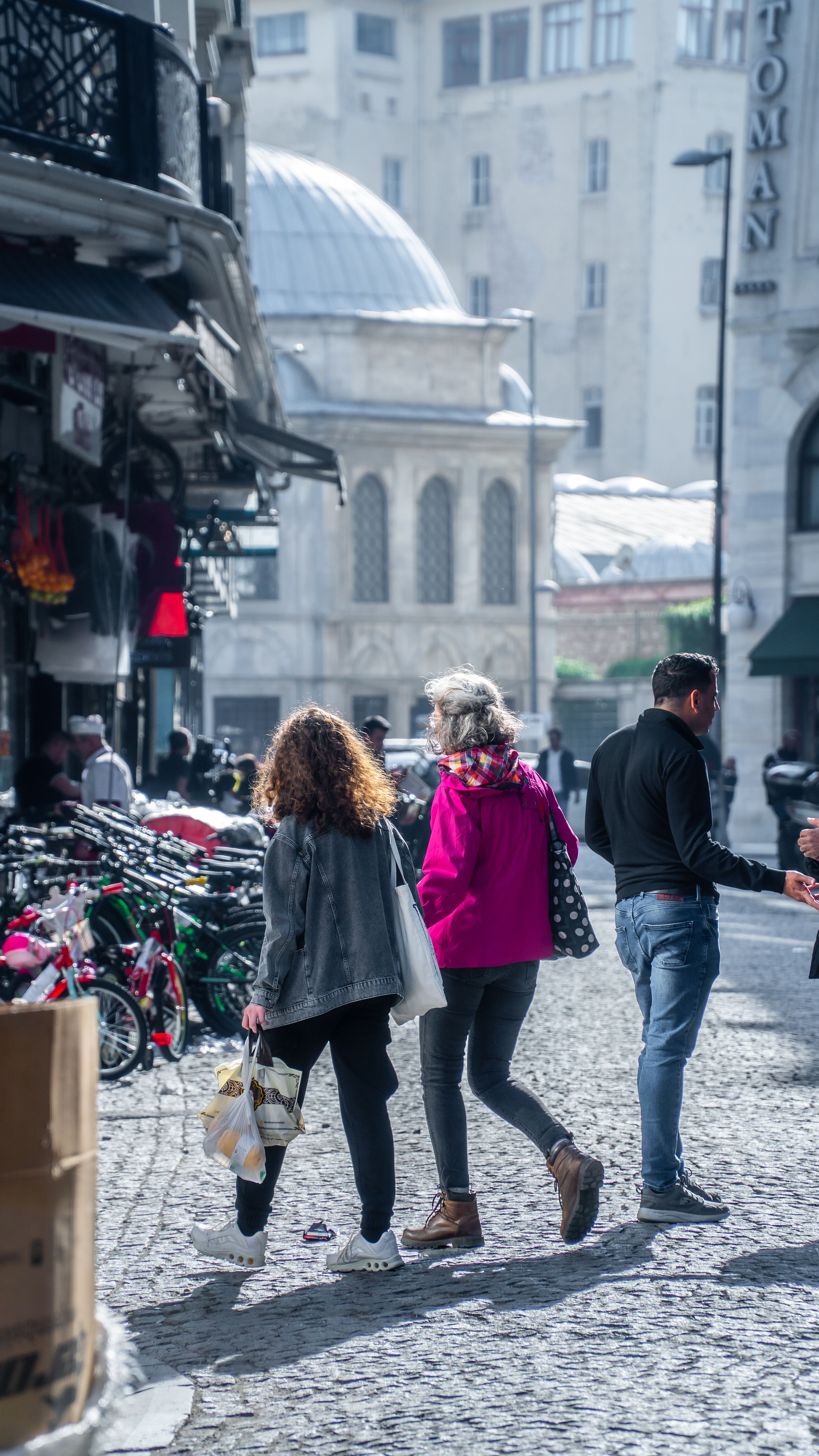 People on Sidewalk in Istanbul · Free Stock Photo