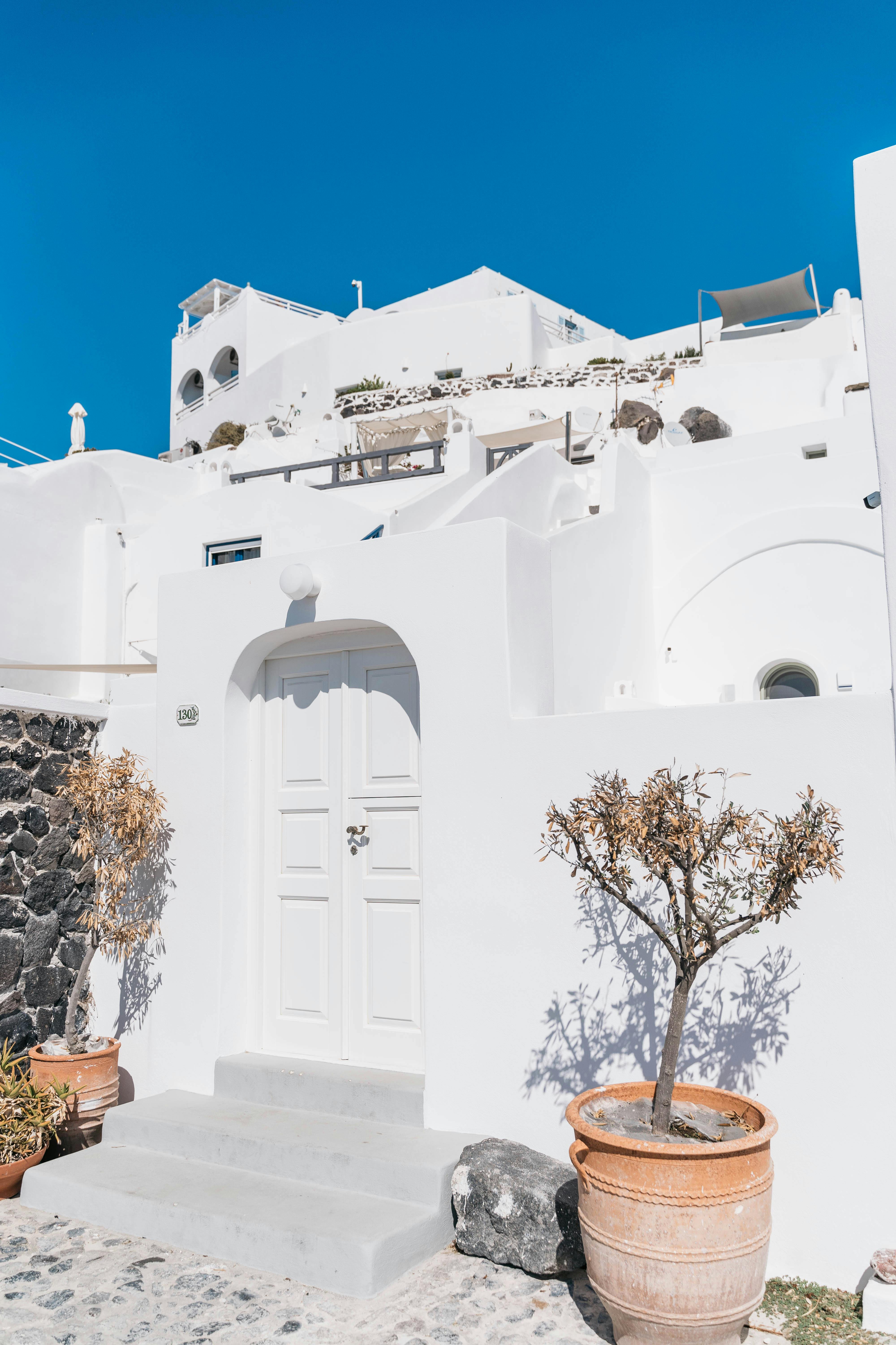 Cityscape of Thira · Free Stock Photo