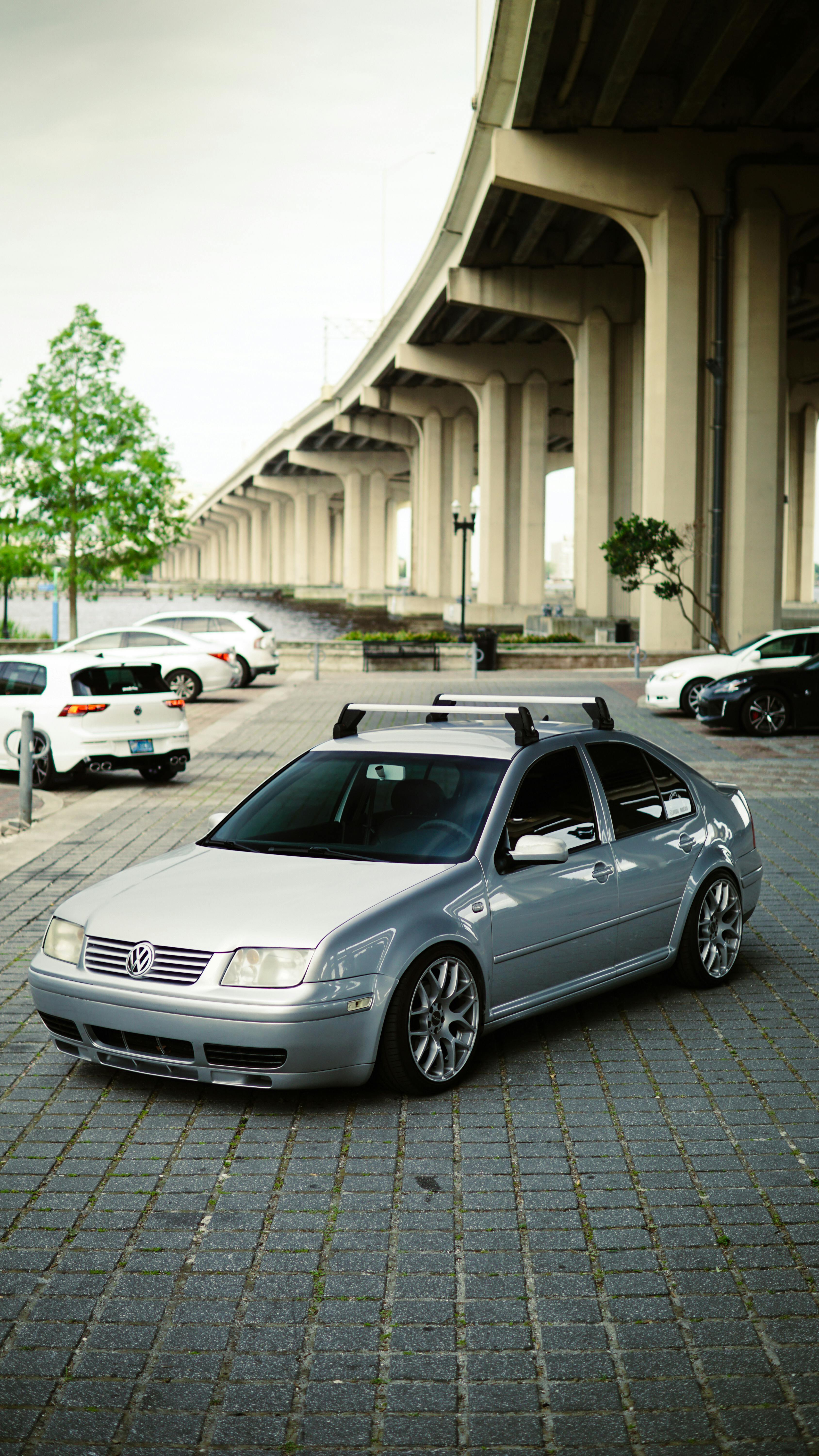 Gray Volkswagen Jetta · Free Stock Photo
