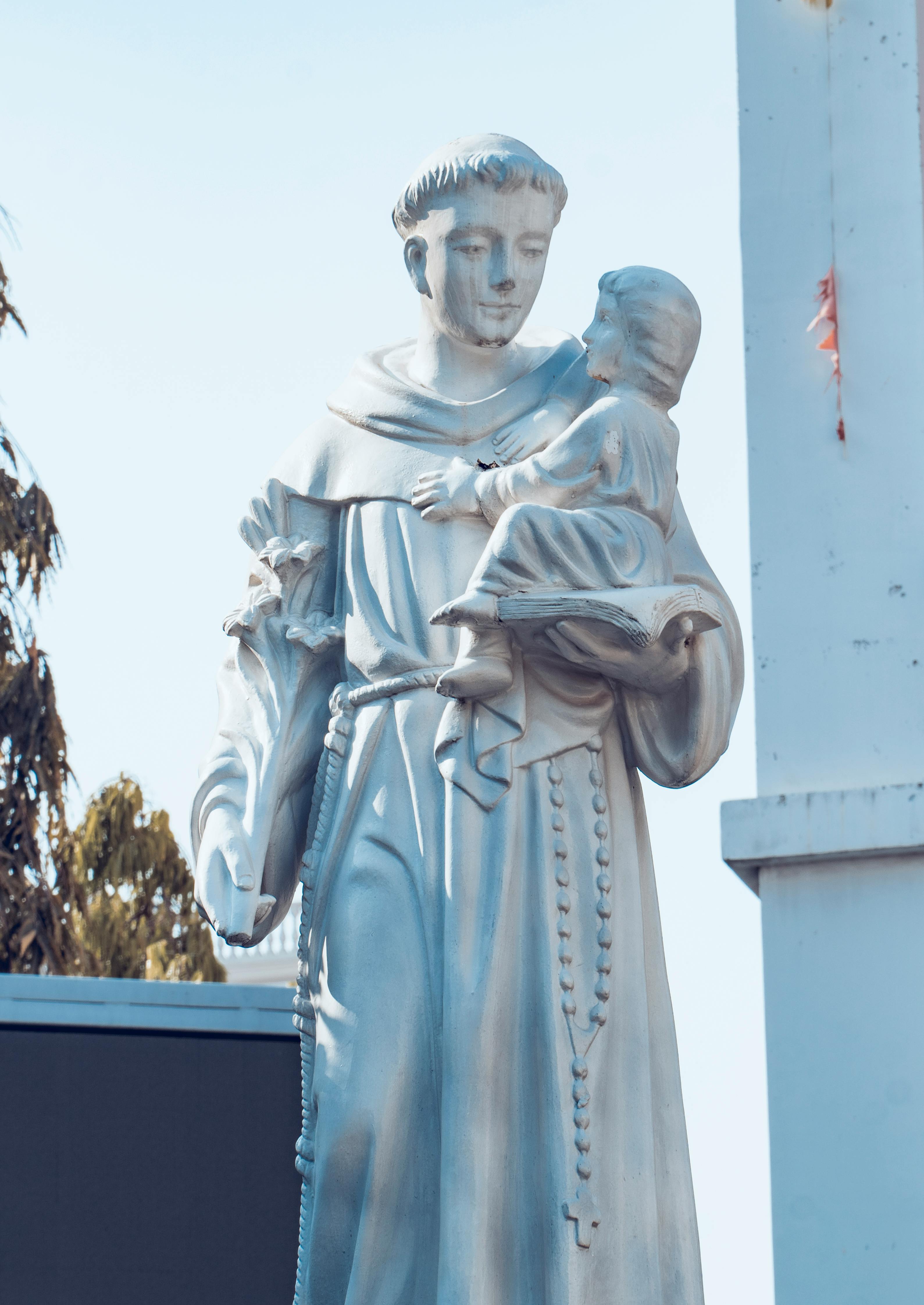Statue of Saint Anthony of Padua · Free Stock Photo