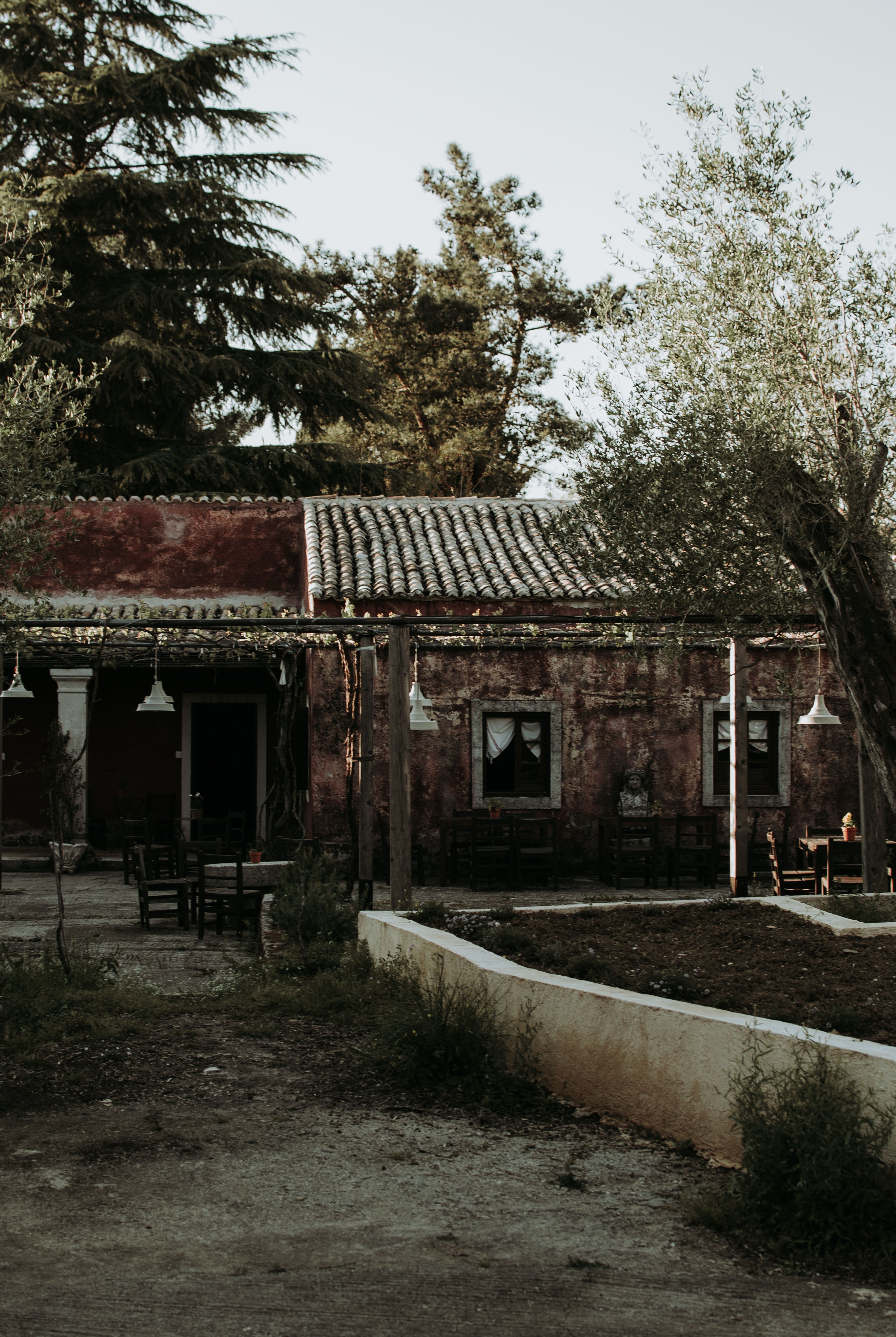 An Old Rustic House with a Garden · Free Stock Photo
