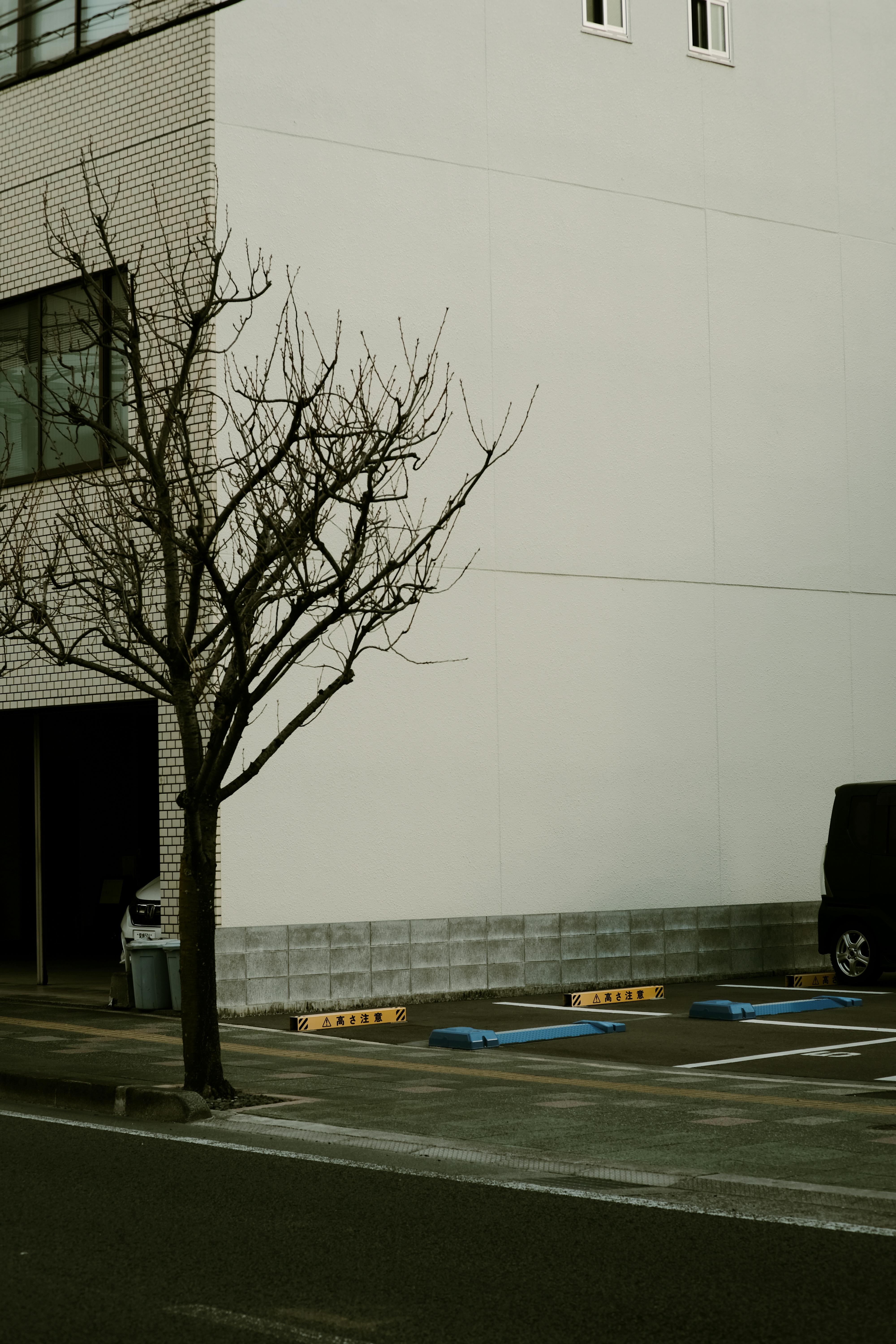 Empty Level of Multistory Parking Garage · Free Stock Photo