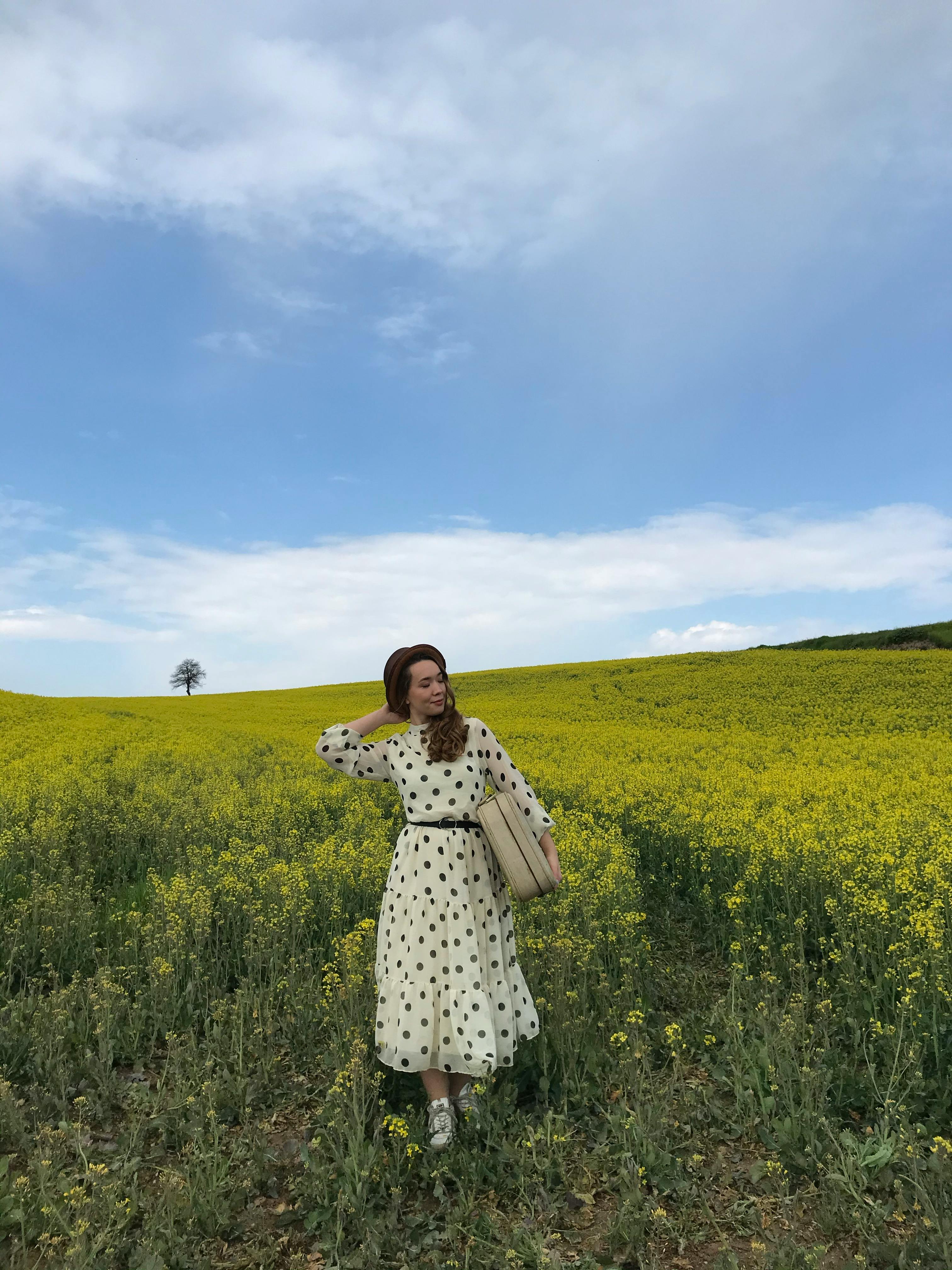 Women In Spring Dress In Field Photos, Download The BEST Free Women In ...