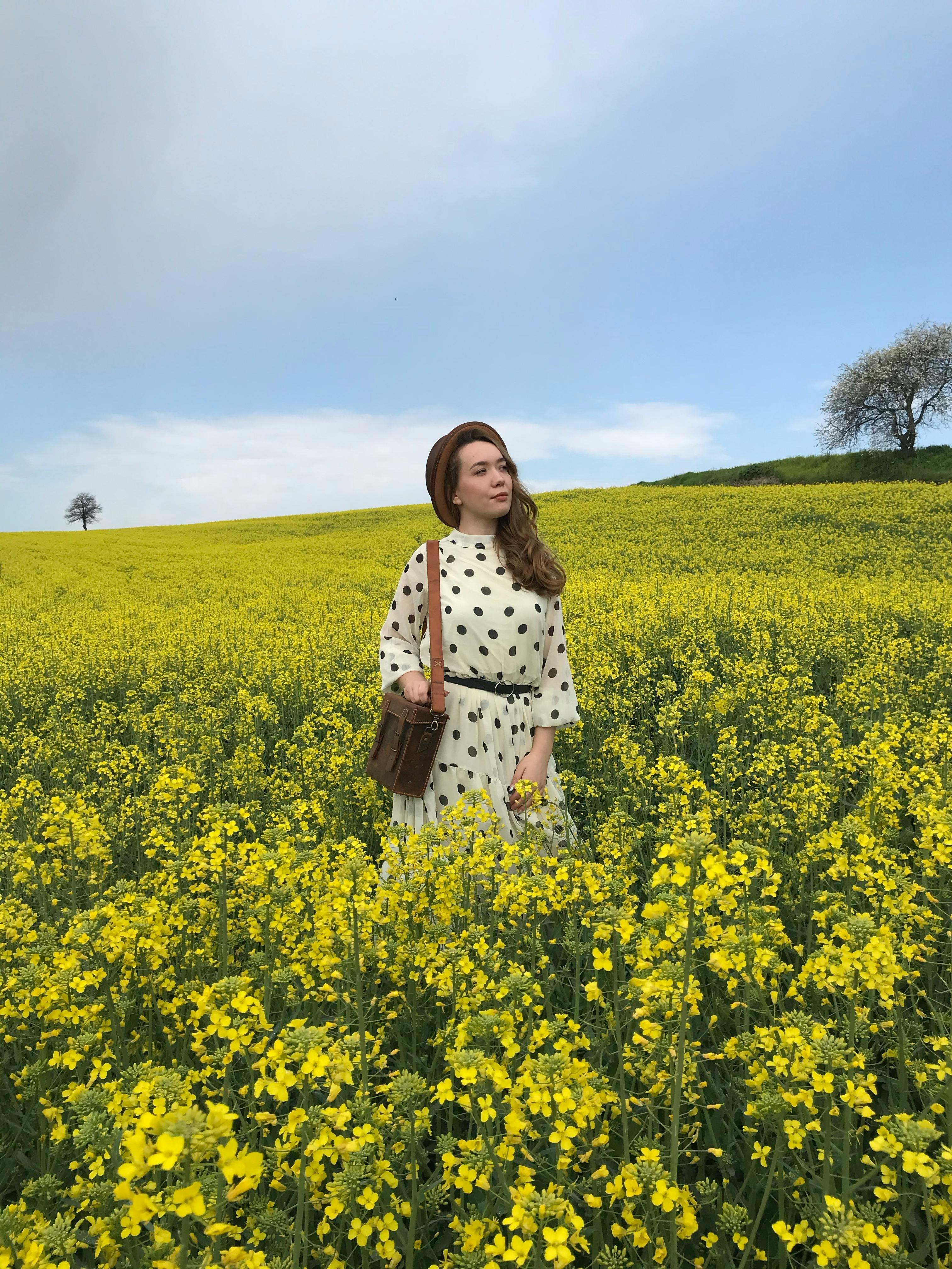 Women In Spring Dress In Field Photos, Download The BEST Free Women In ...