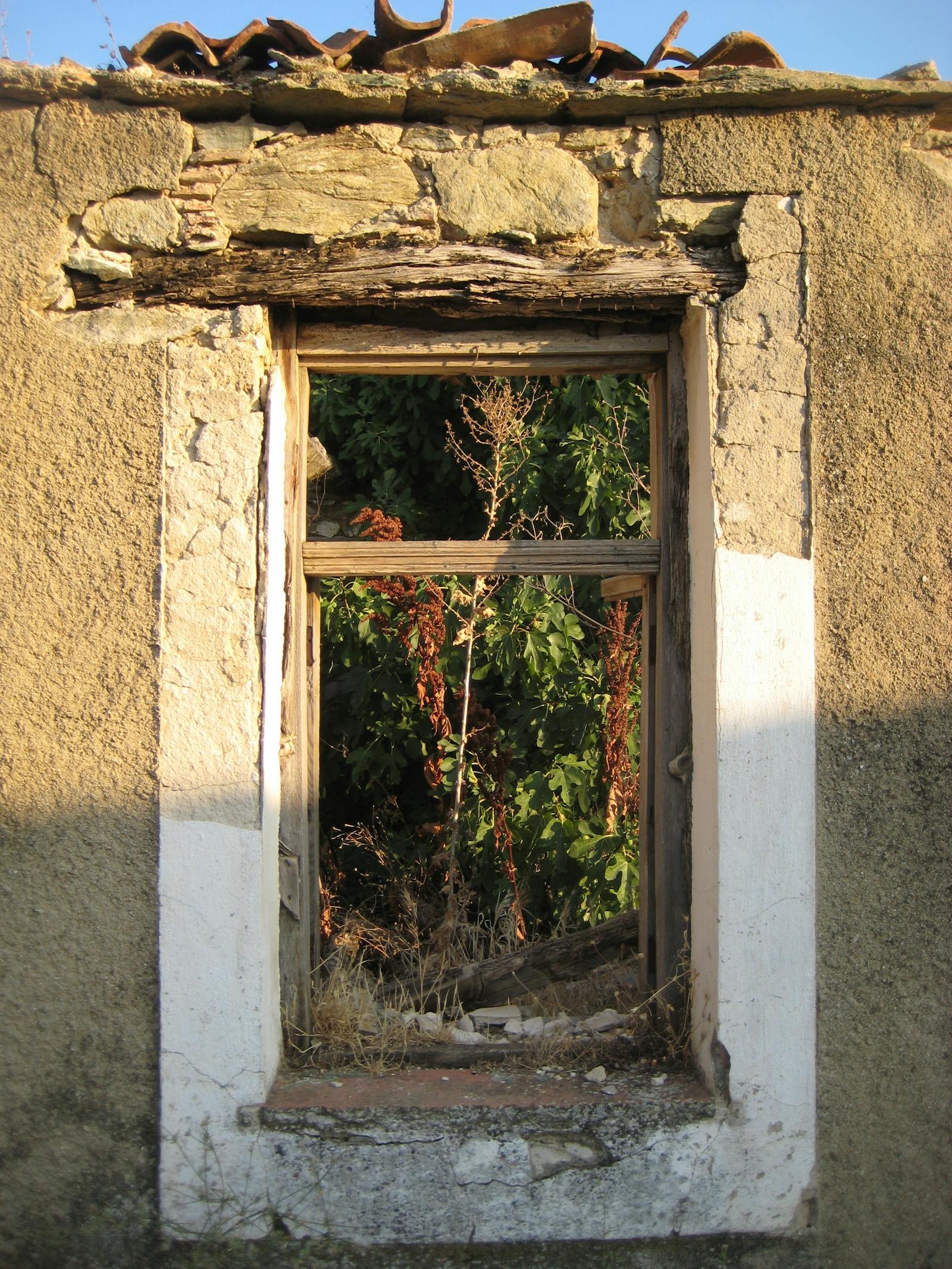 Broken Window Photos, Download The BEST Free Broken Window Stock Photos ...