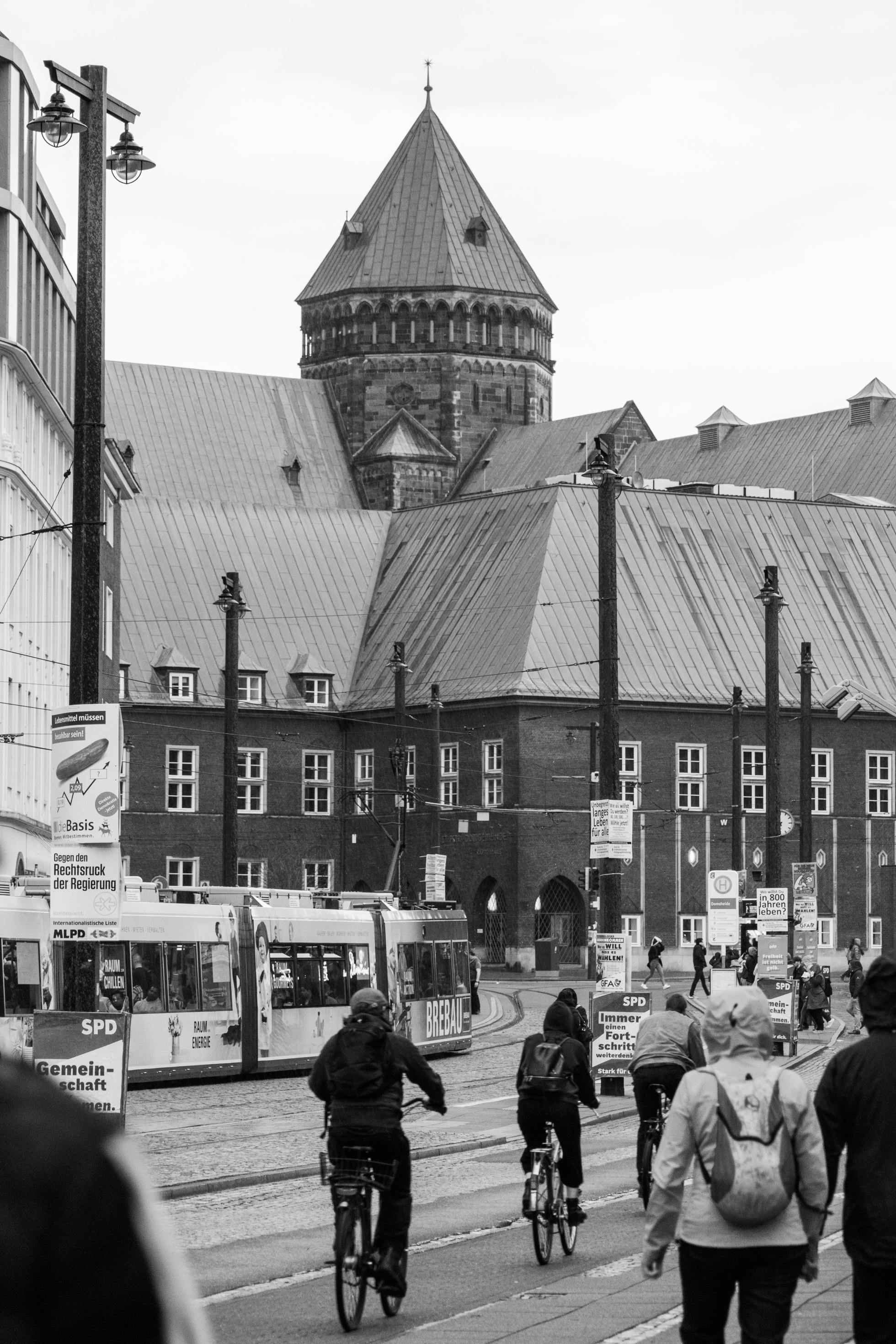 Walking Through Building Photos, Download The BEST Free Walking Through ...