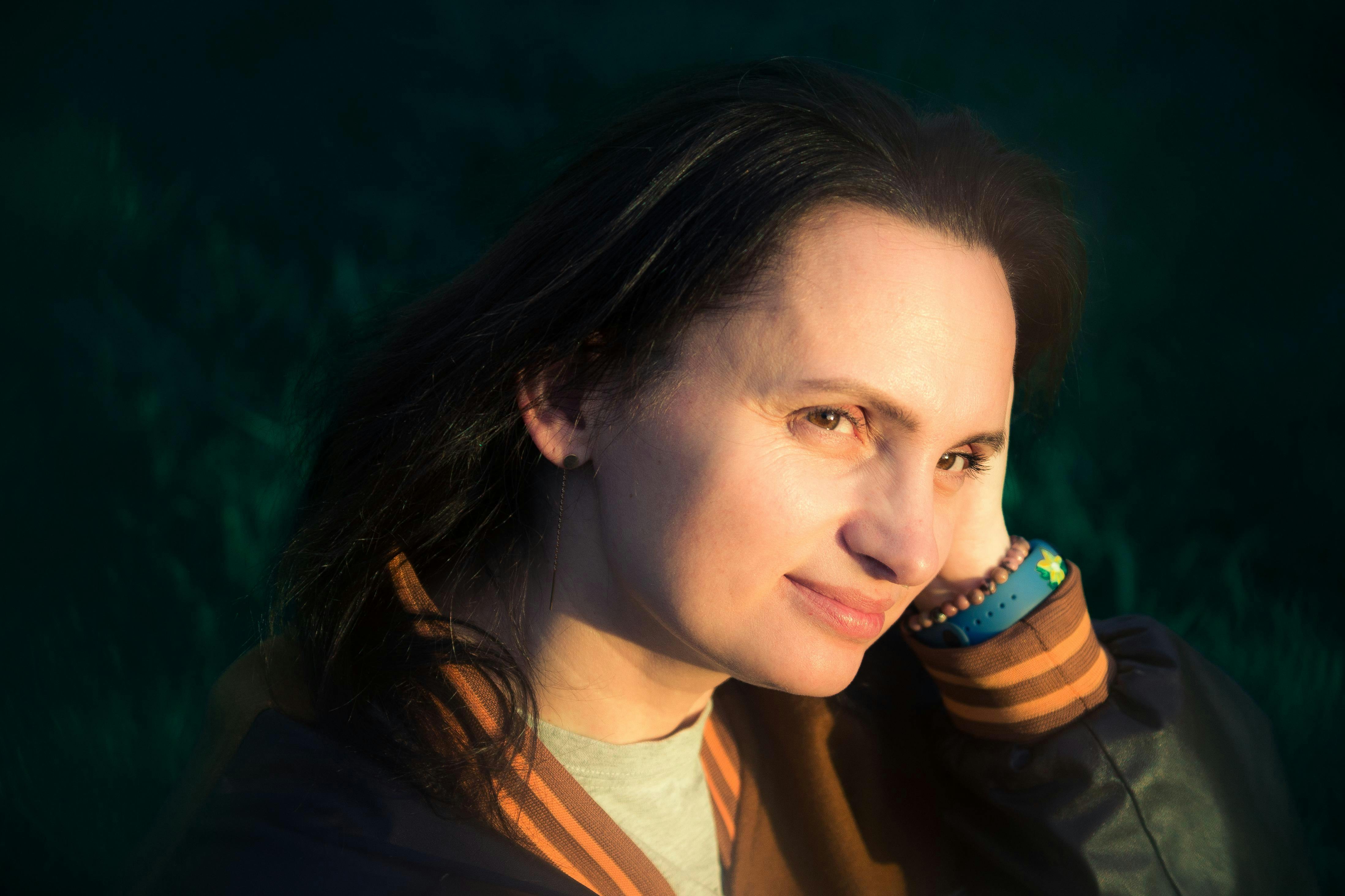 Woman Looking Photos, Download The BEST Free Woman Looking Stock Photos ...